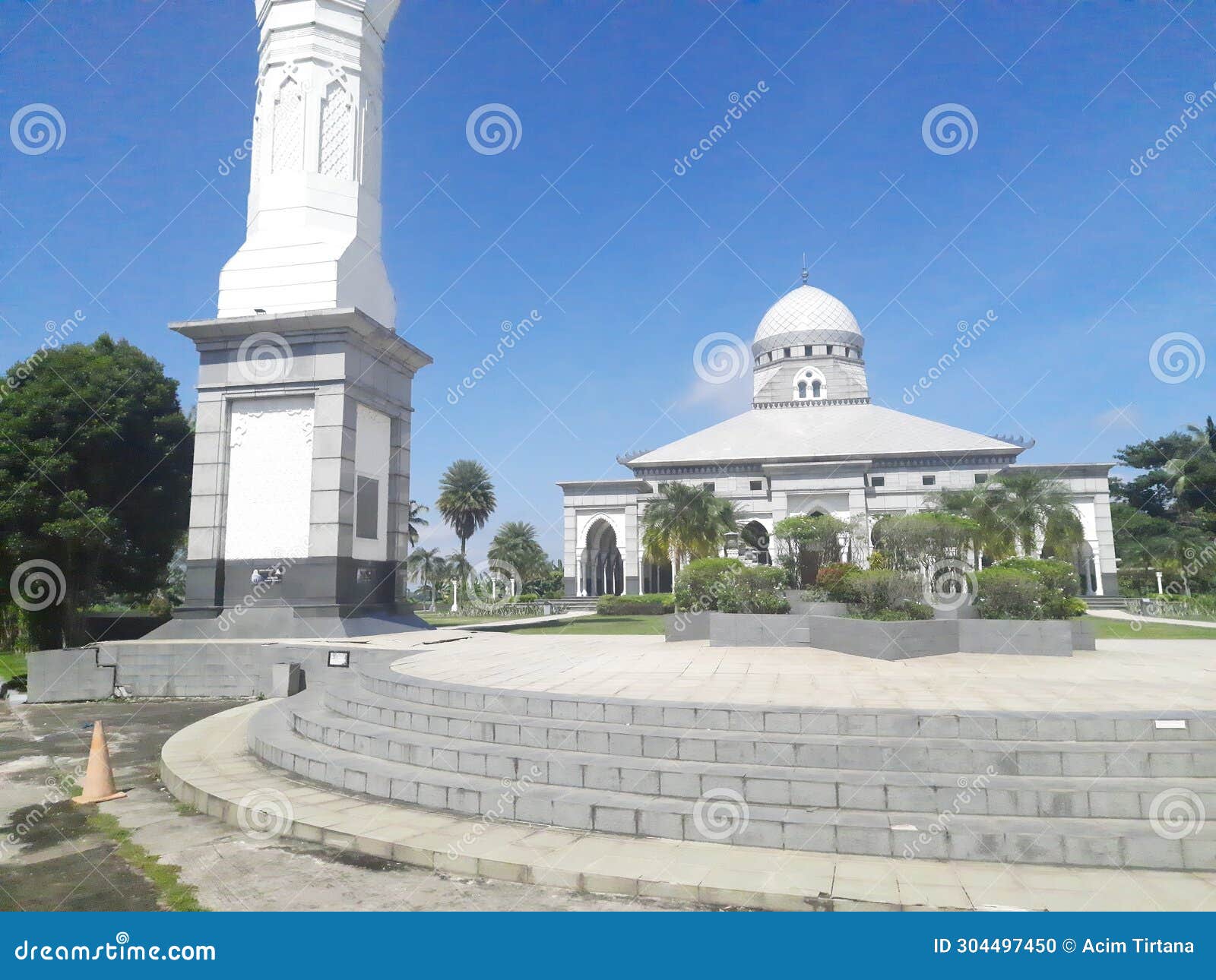A Mosque with Classic White Architecture Editorial Image - Image of ...