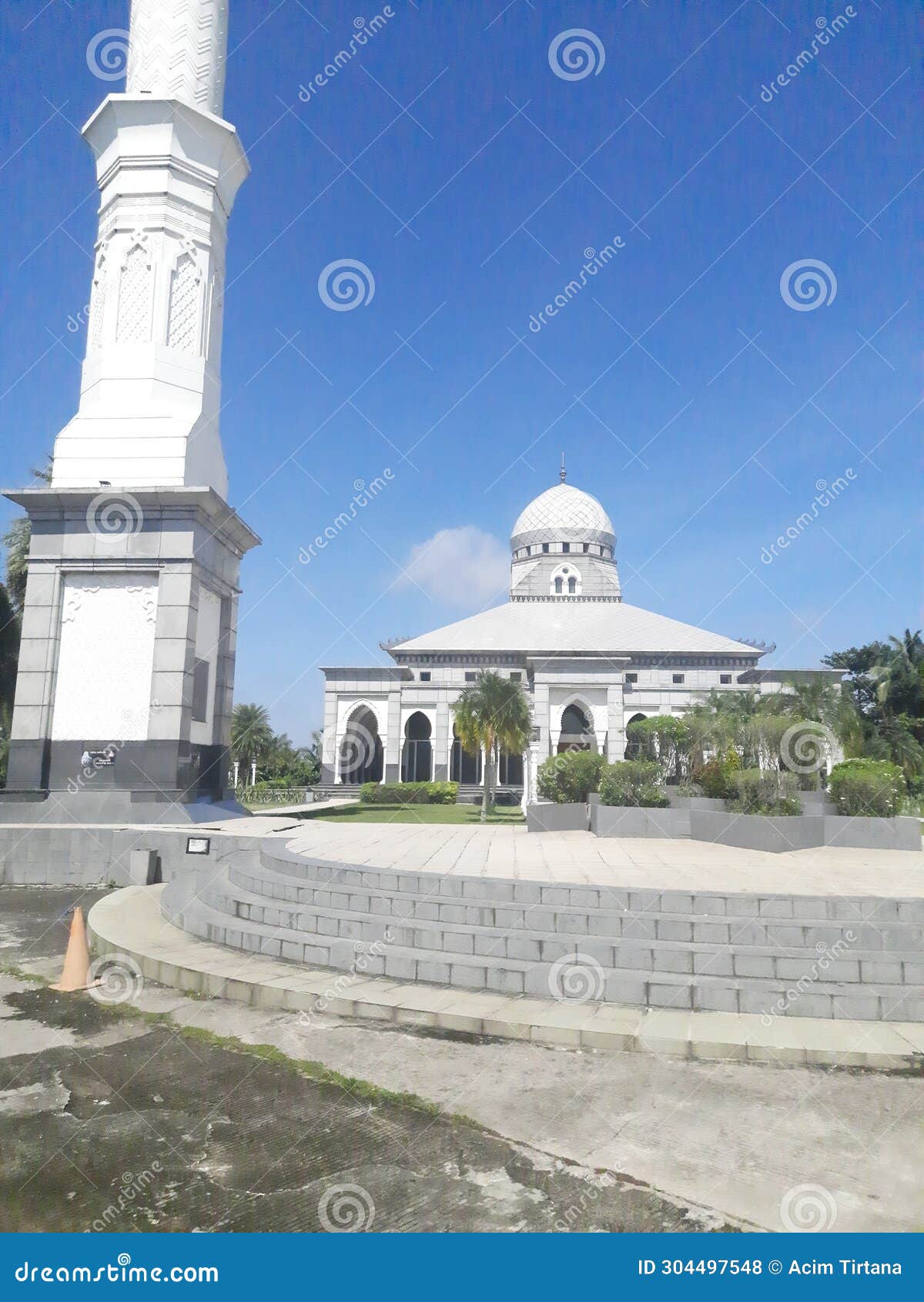 A Mosque with Classic White Architecture Editorial Stock Photo - Image ...