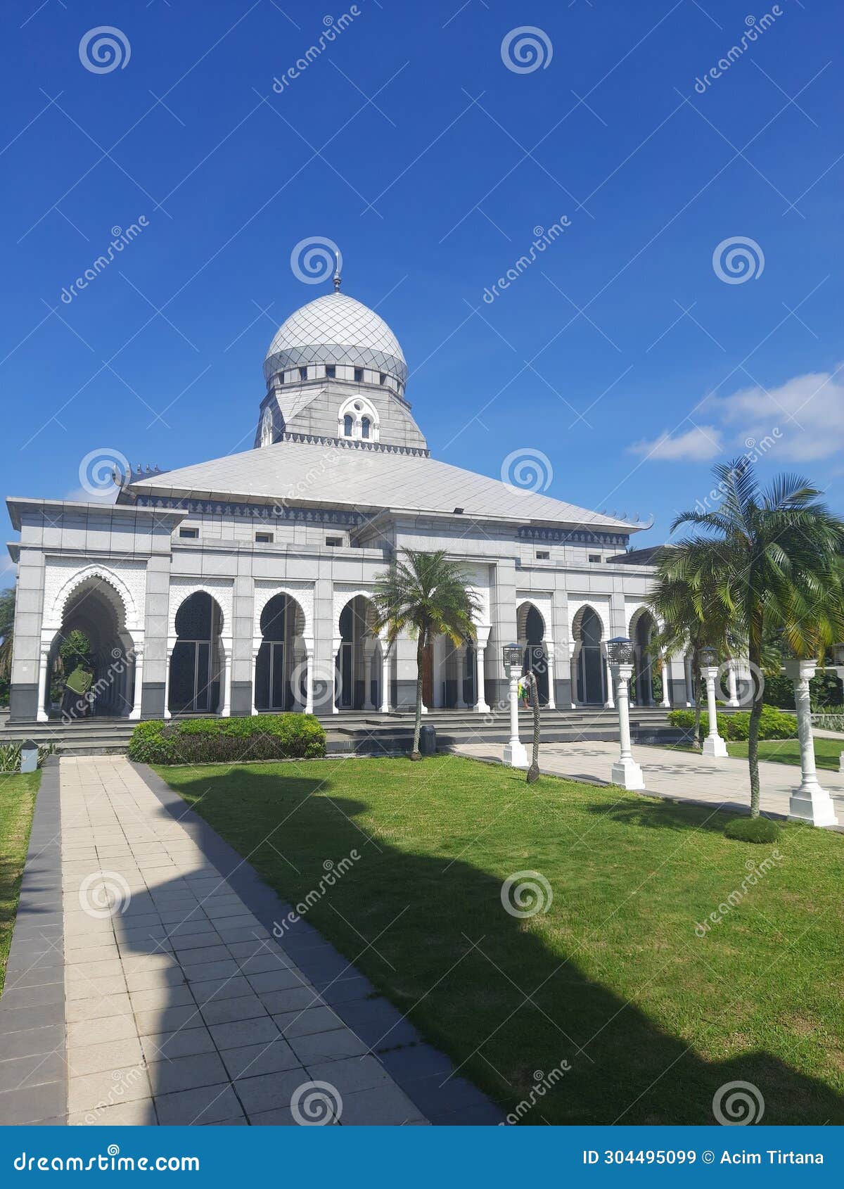 Mosque with Classical Architecture Editorial Stock Image - Image of ...