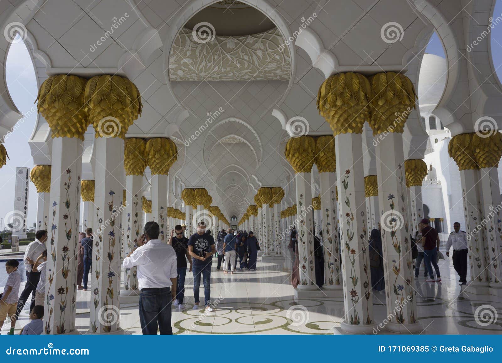Mosque Colonnade with People Editorial Image - Image of famous, marble ...