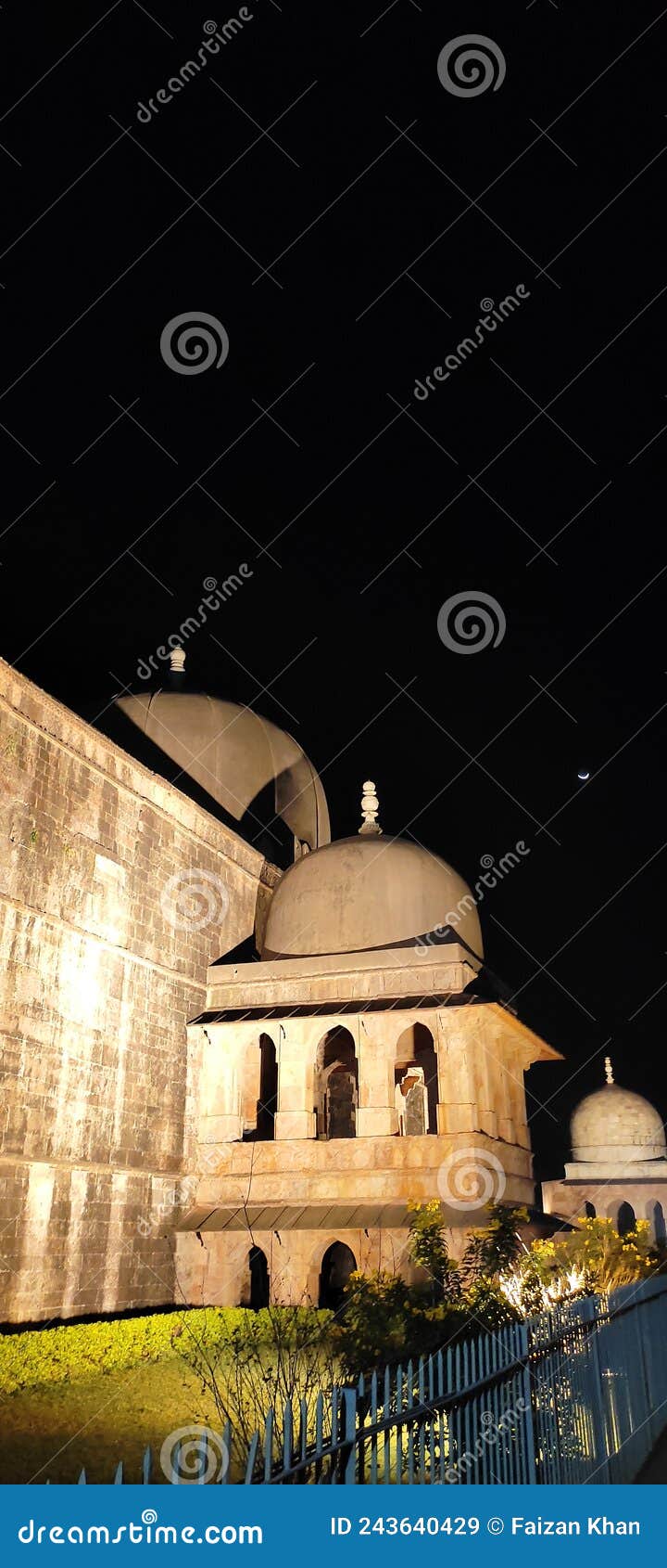 Mosque and crescent moon editorial stock image. Image of tower - 243640429