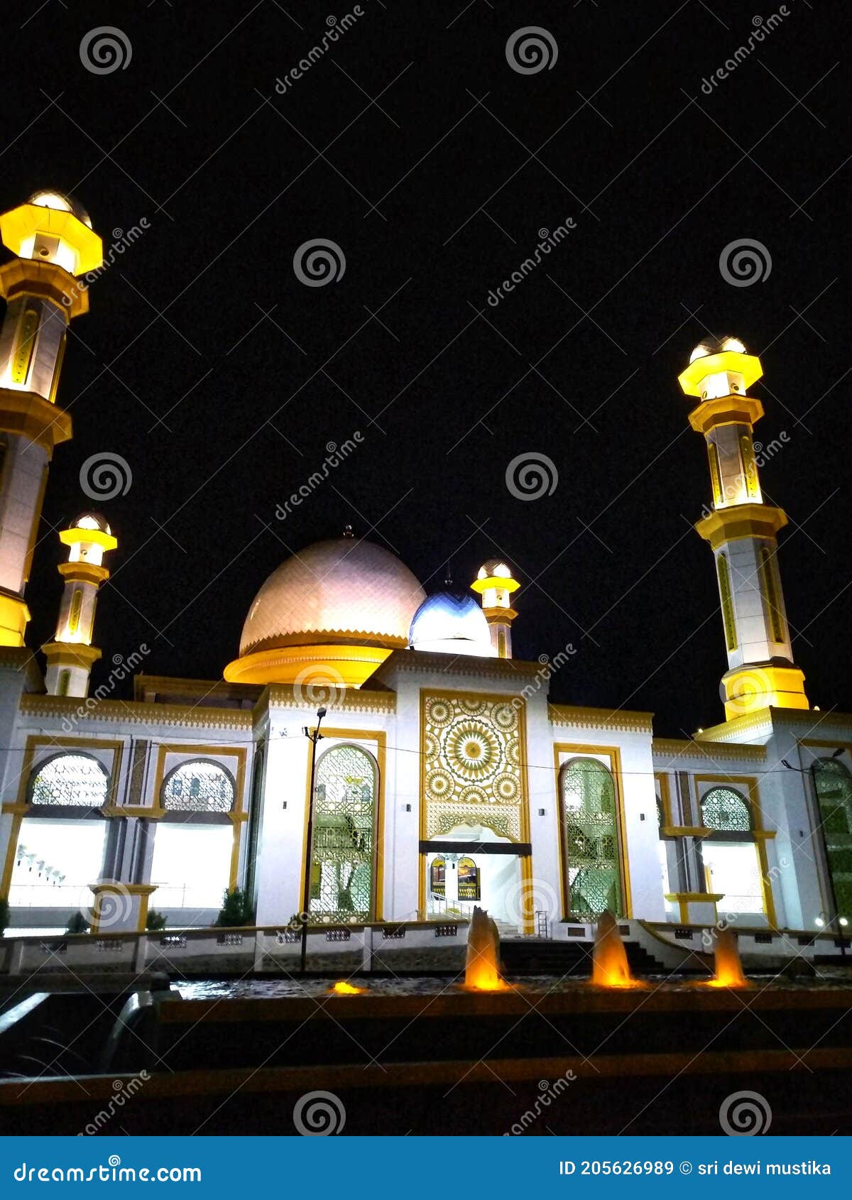 Mosque in the dark night editorial stock image. Image of asian - 205626989