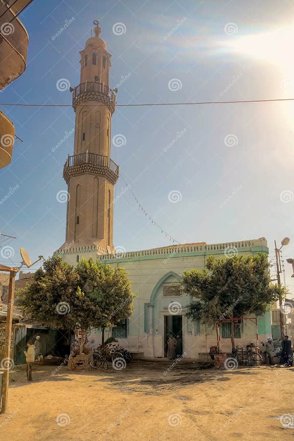 Mosque in Esna, Egypt editorial image. Image of destinations - 28353240