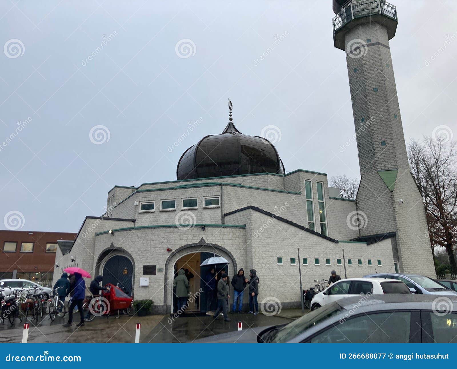 Mosque in Holland editorial photography. Image of mubarak - 266688077