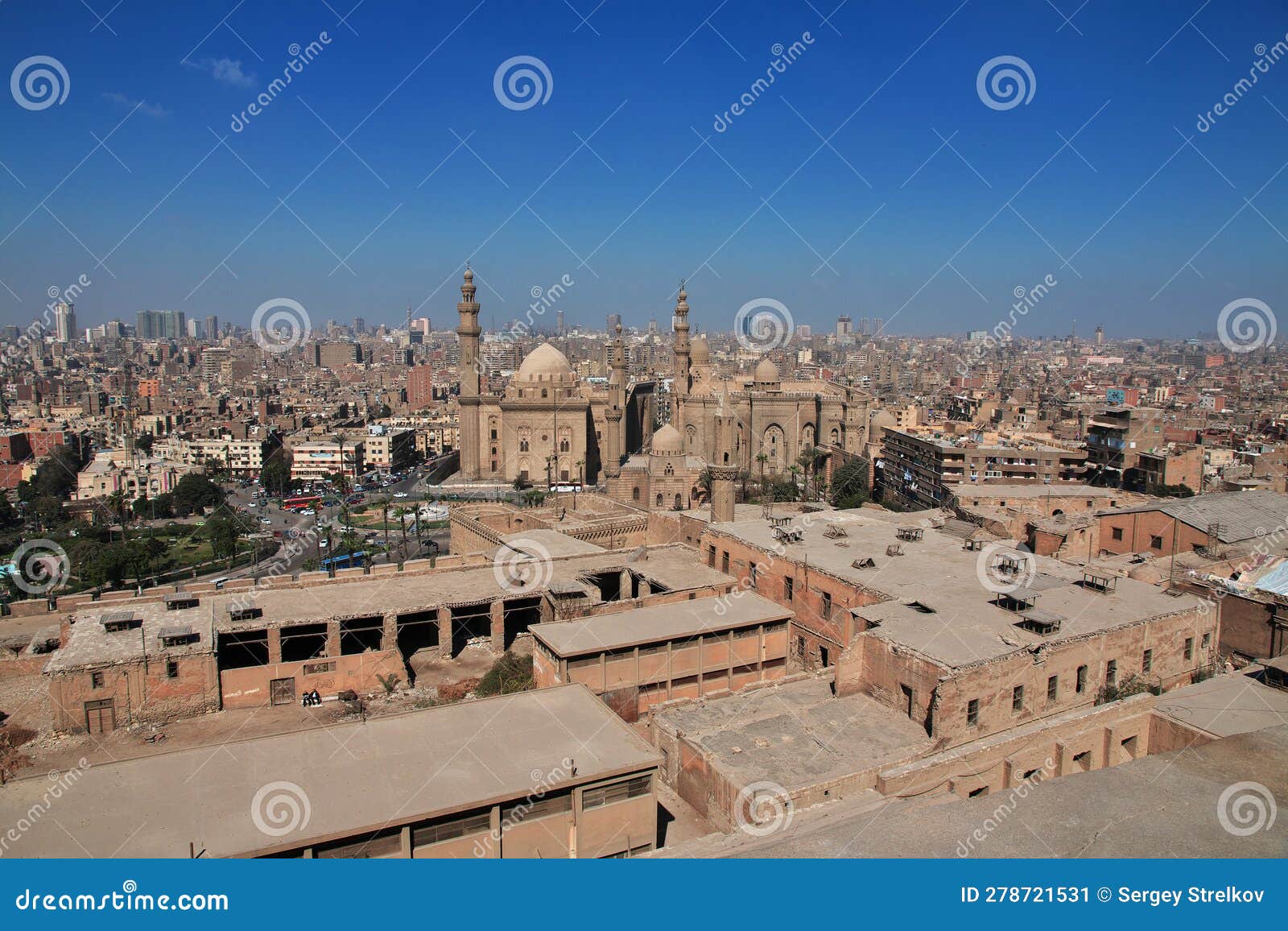 The Mosque in the Old Street of Arabish Cairo, Egypt Editorial Photo ...