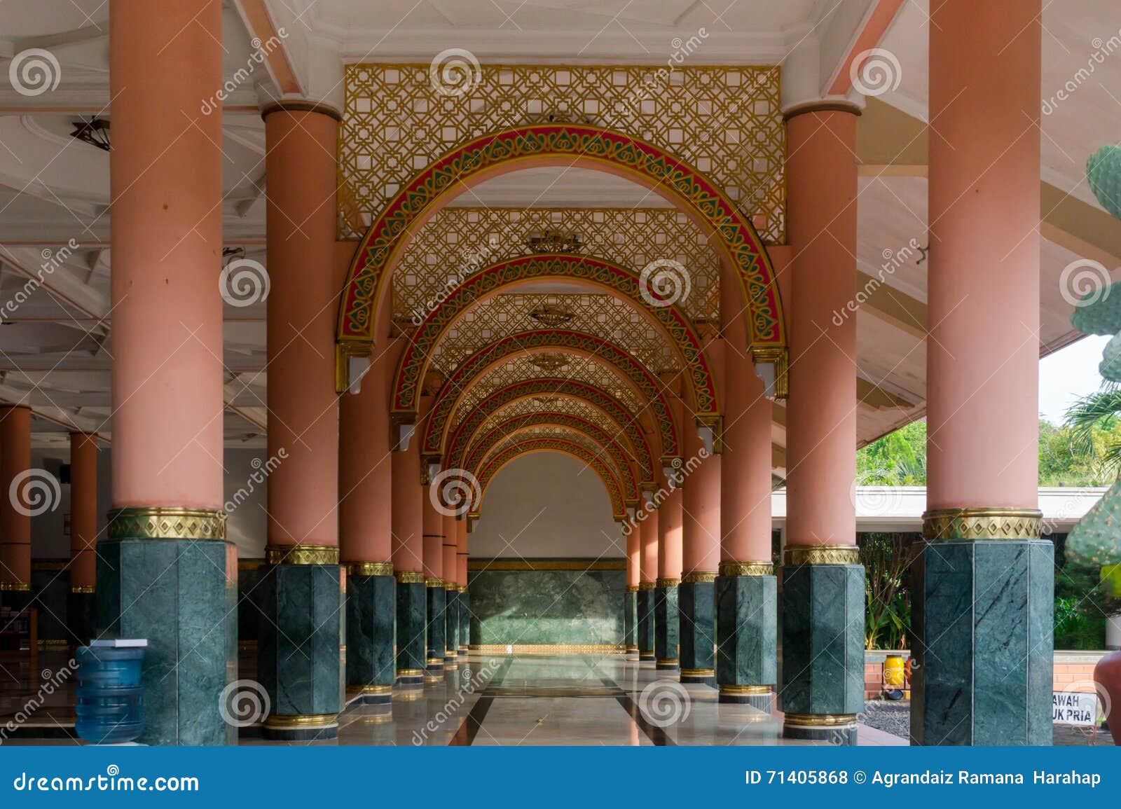 Mosque Red and Green Interior Pillar Architecture Stock Photo - Image ...