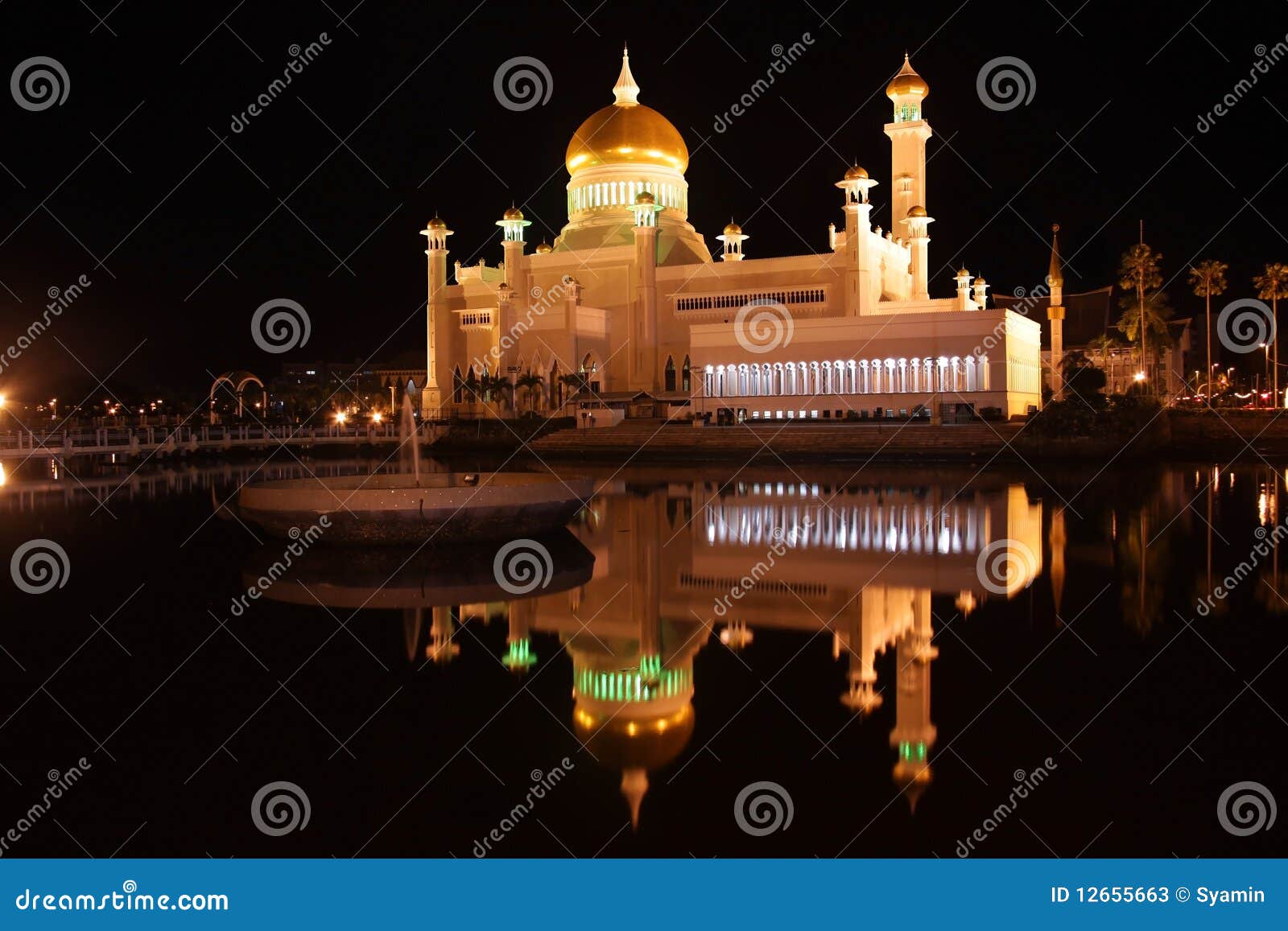 Mosque and Reflection at Night, Brunei Stock Image - Image of light ...