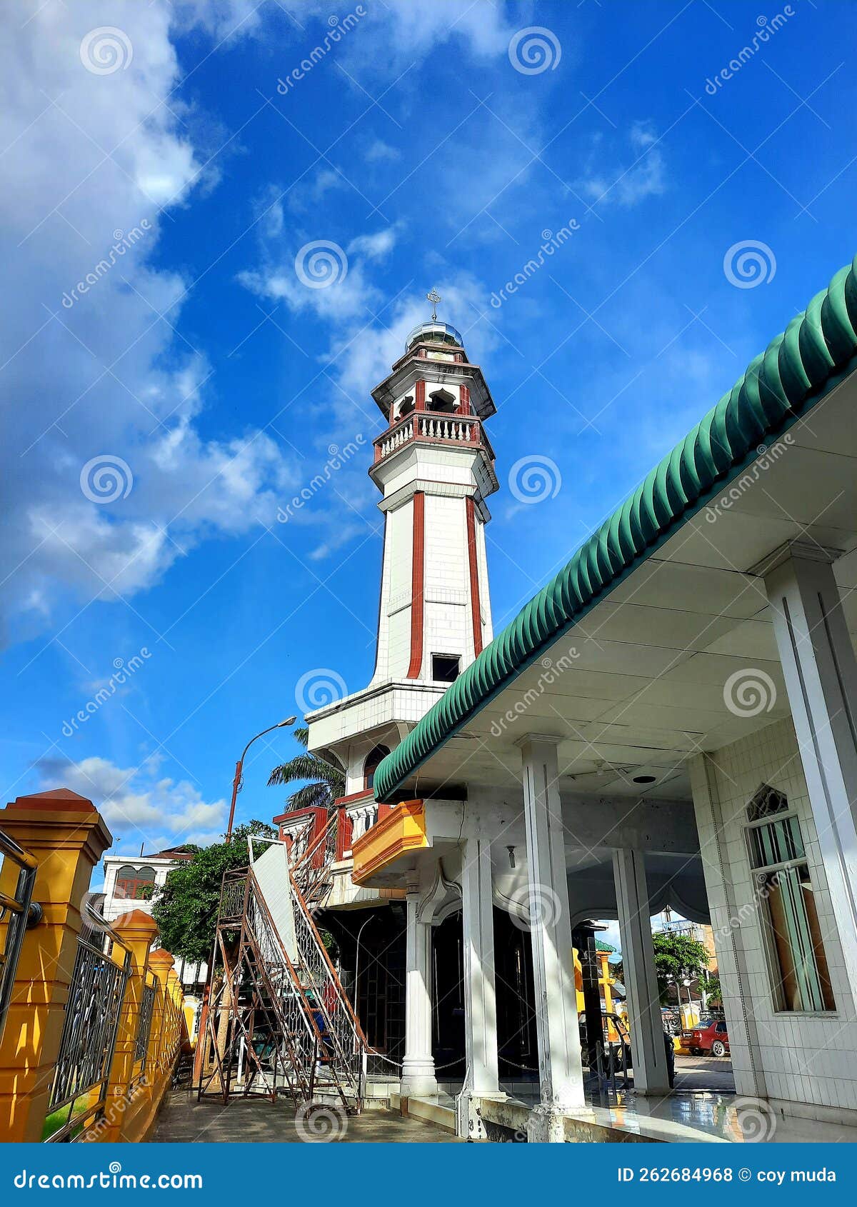 Masjid tower stock photo. Image of muslims, mosque, masjid - 262684968