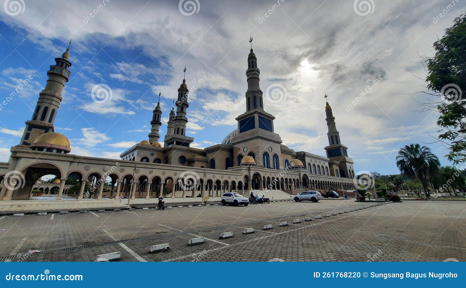 Mosque in Samarinda Indonesia Editorial Image - Image of basilica ...
