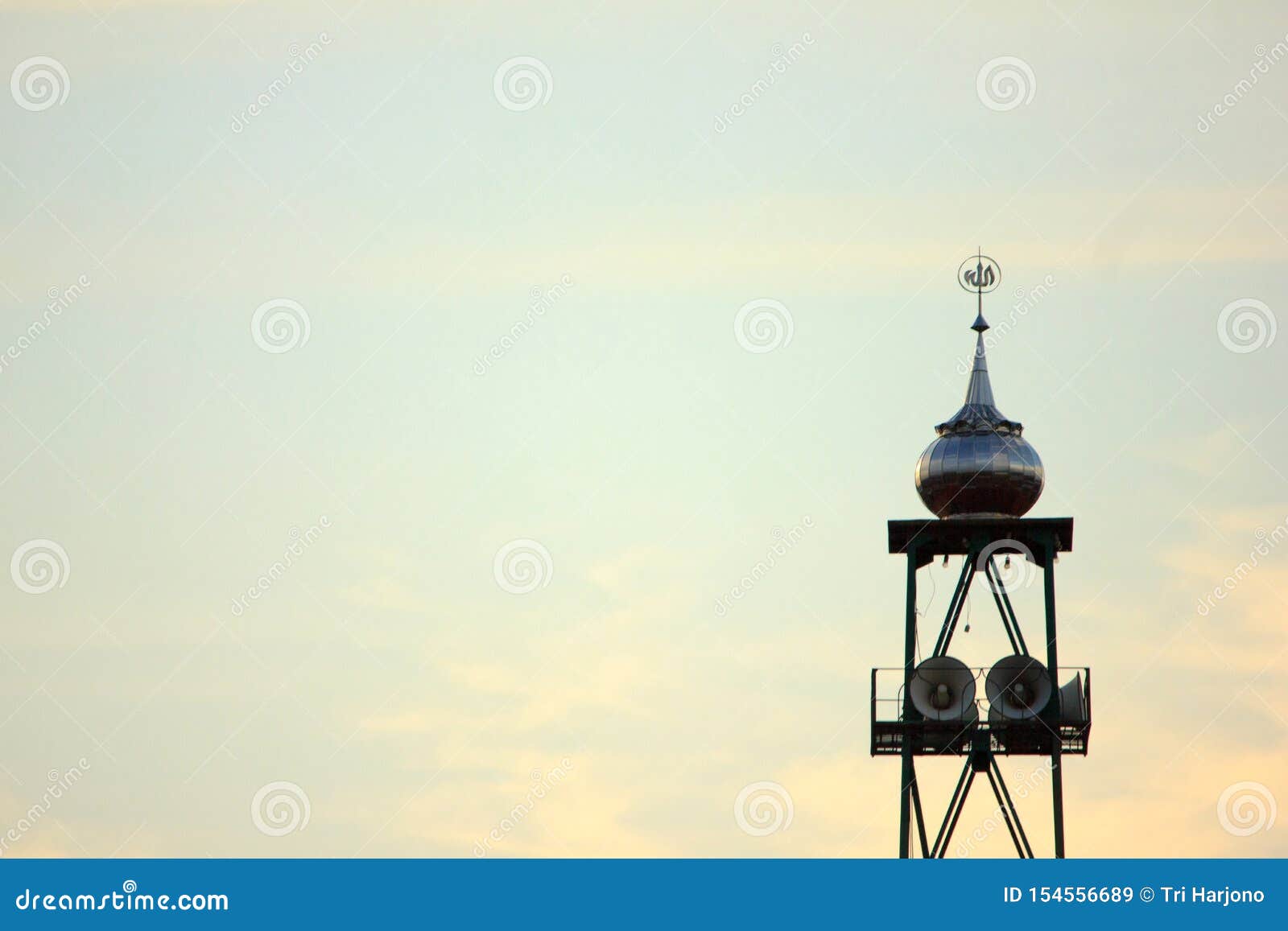 Mosque Tower and Loudspeaker Imagen de archivo - Imagen de vendimia ...