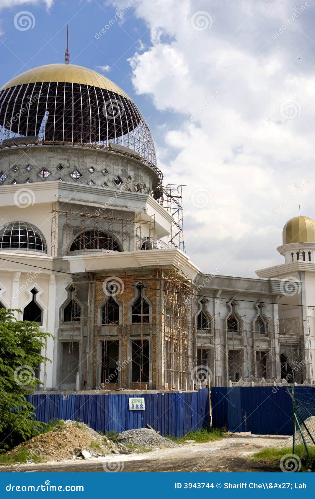 Mosque under construction stock photo. Image of religious - 3943744