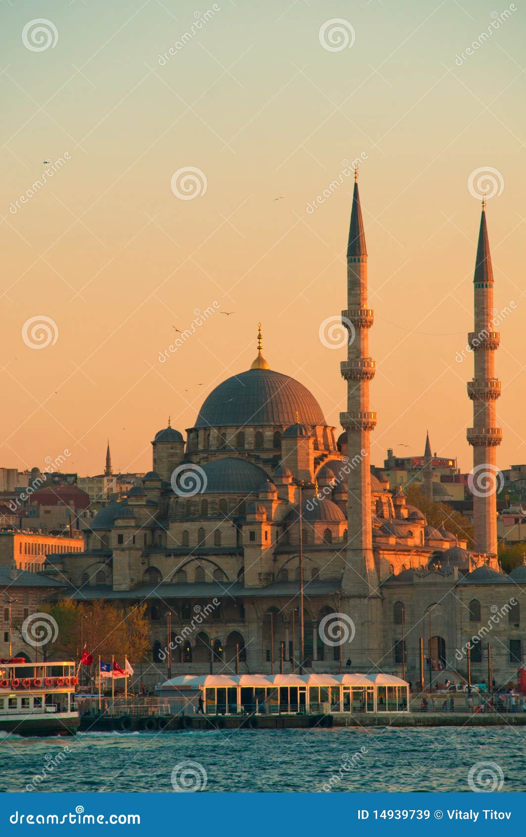 Mosque of the Valide Sultan Stock Image - Image of dawn, tourism: 14939739