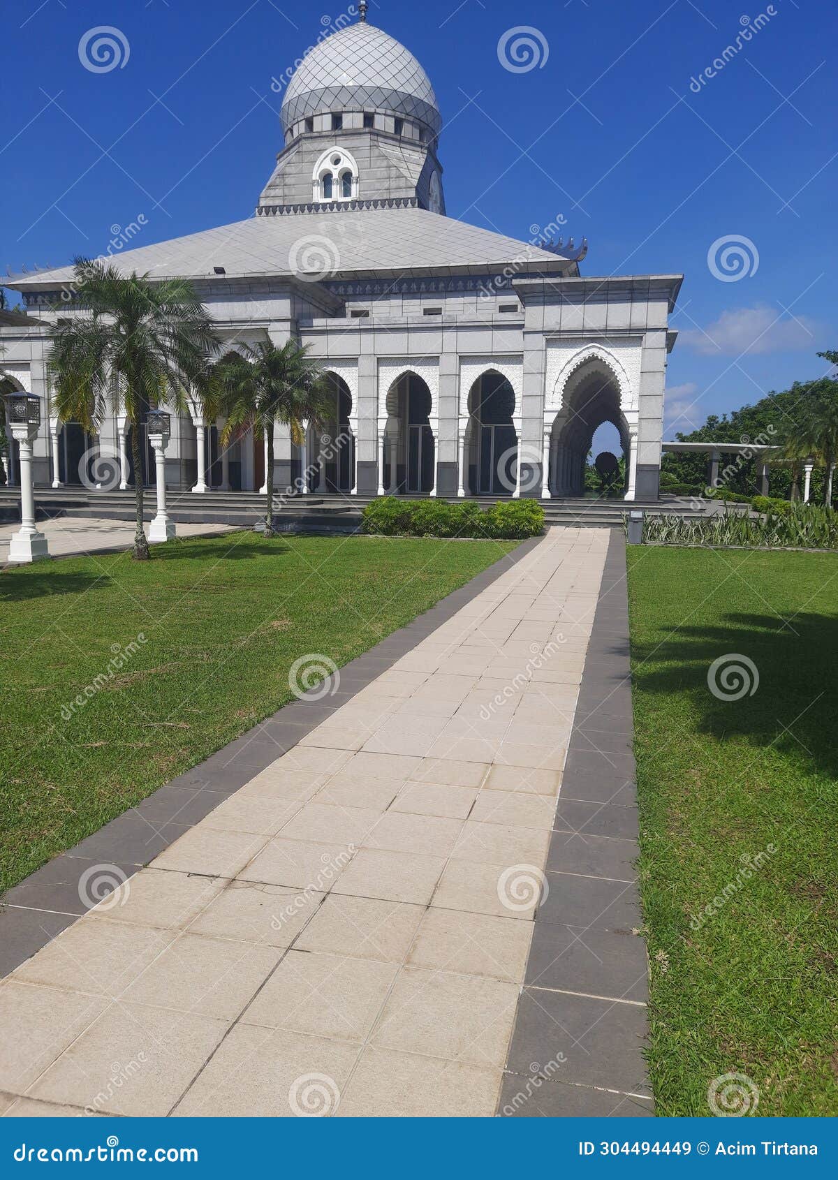 Mosque with Classical Architecture Editorial Stock Image - Image of ...