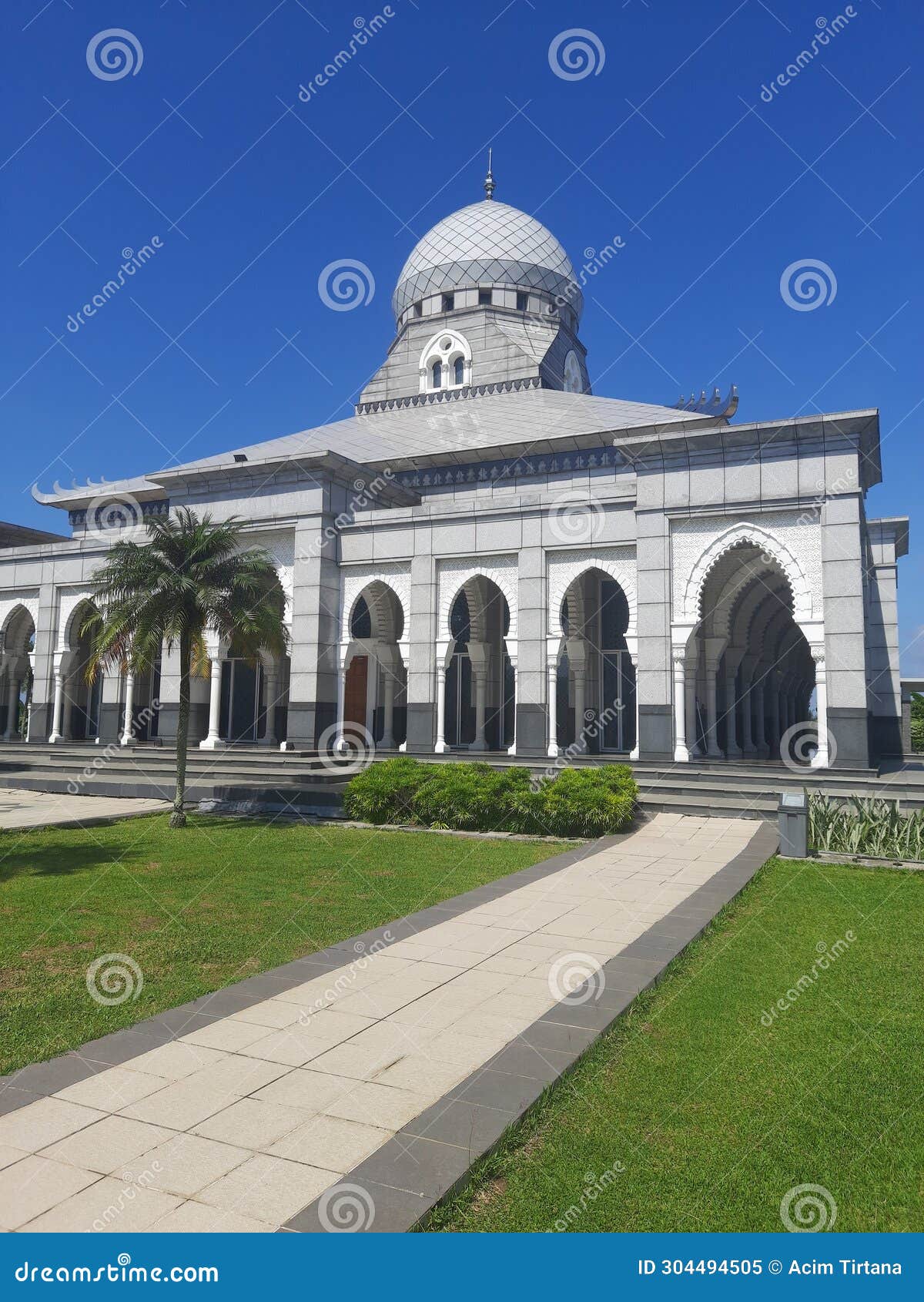 Mosque with Classical Architecture Editorial Image - Image of ...