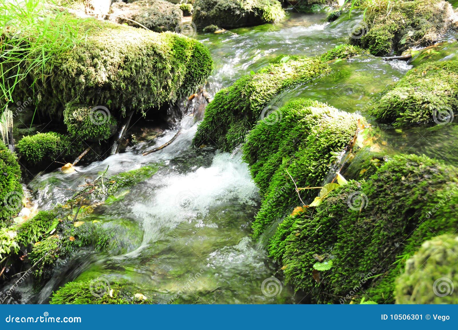 Mossy rocks stock image. Image of crystal, plant, water - 10506301