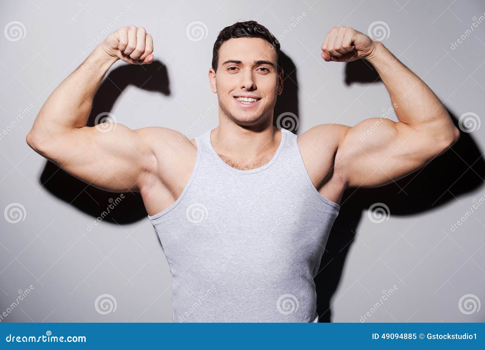 Mostra Dei Suoi Muscoli Perfetti Immagine Stock - Immagine di idee ...