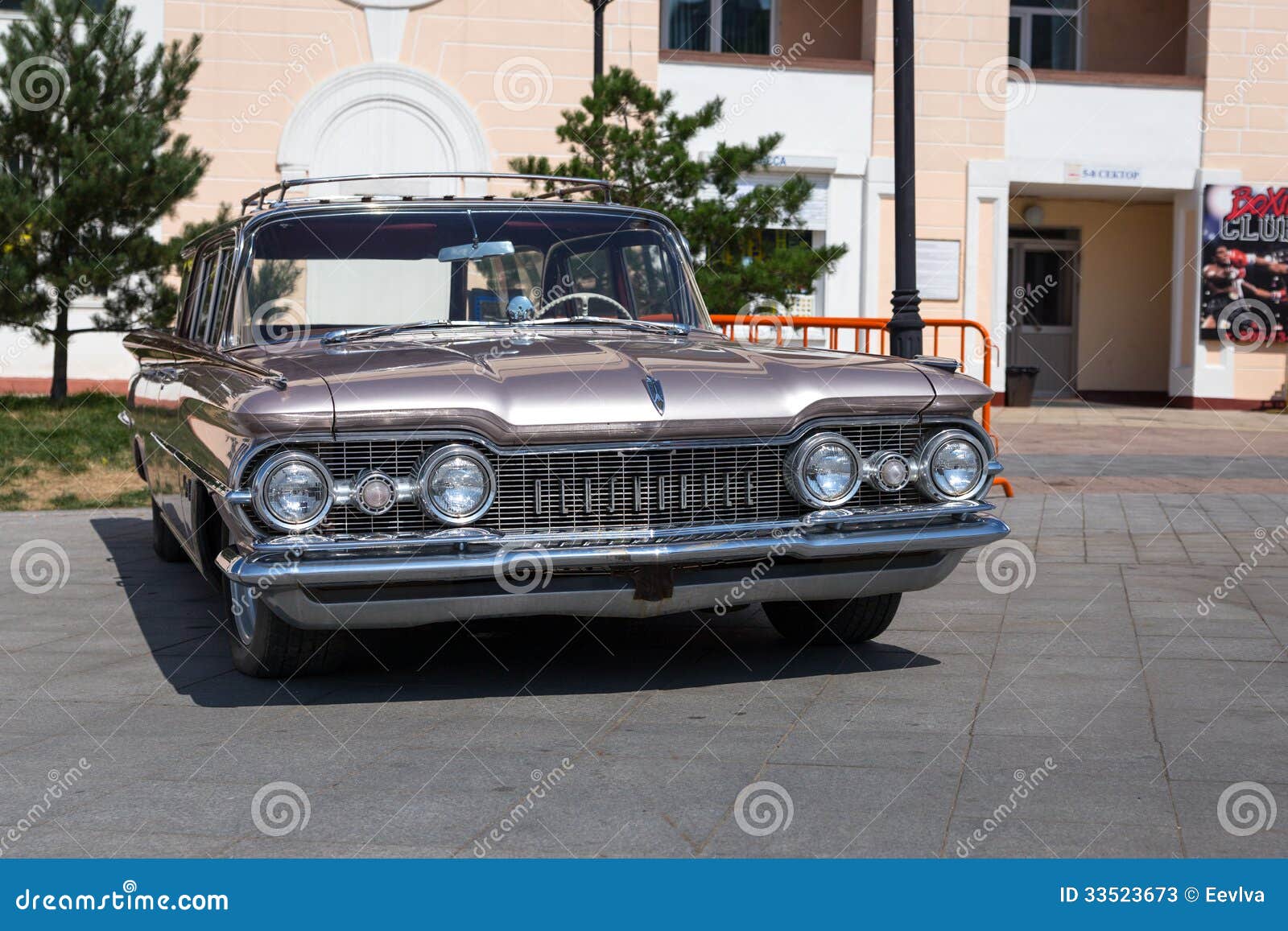 Mostra Di Vecchie Automobili Classiche Americane in Vladivostok ...