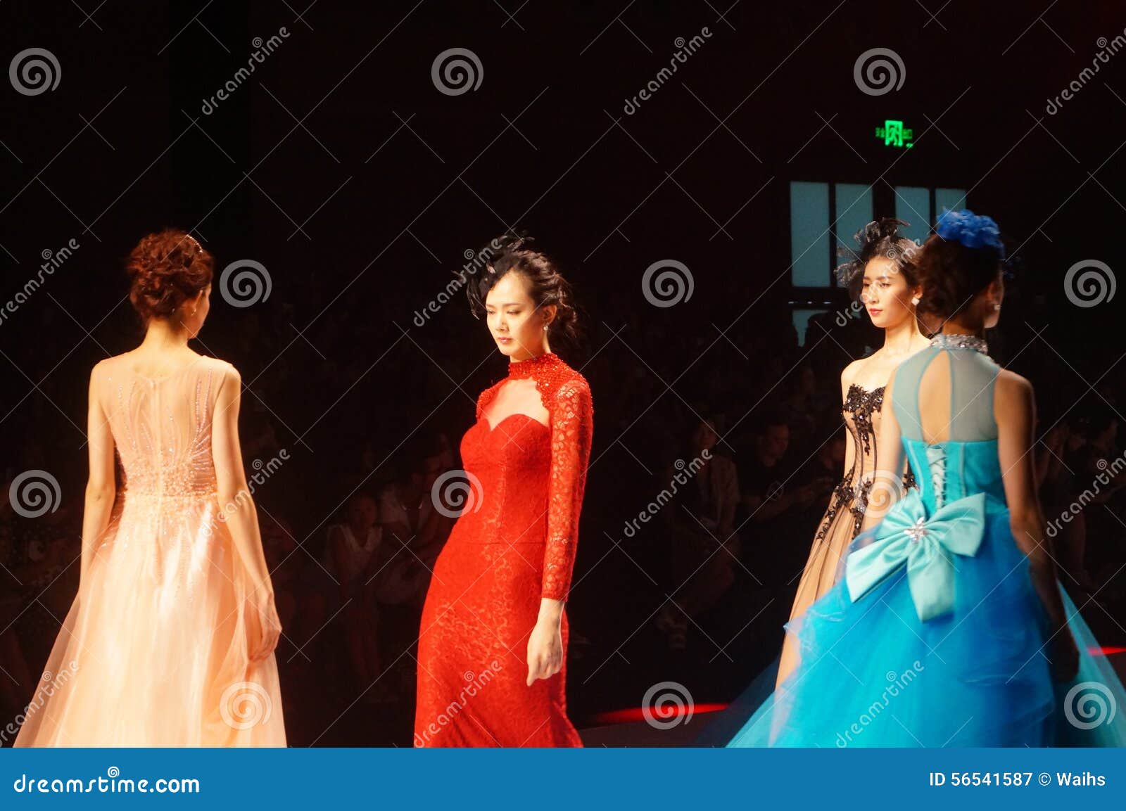 Mostra Tradicional Chinesa Do Modelo De Forma Fotografia Editorial ...