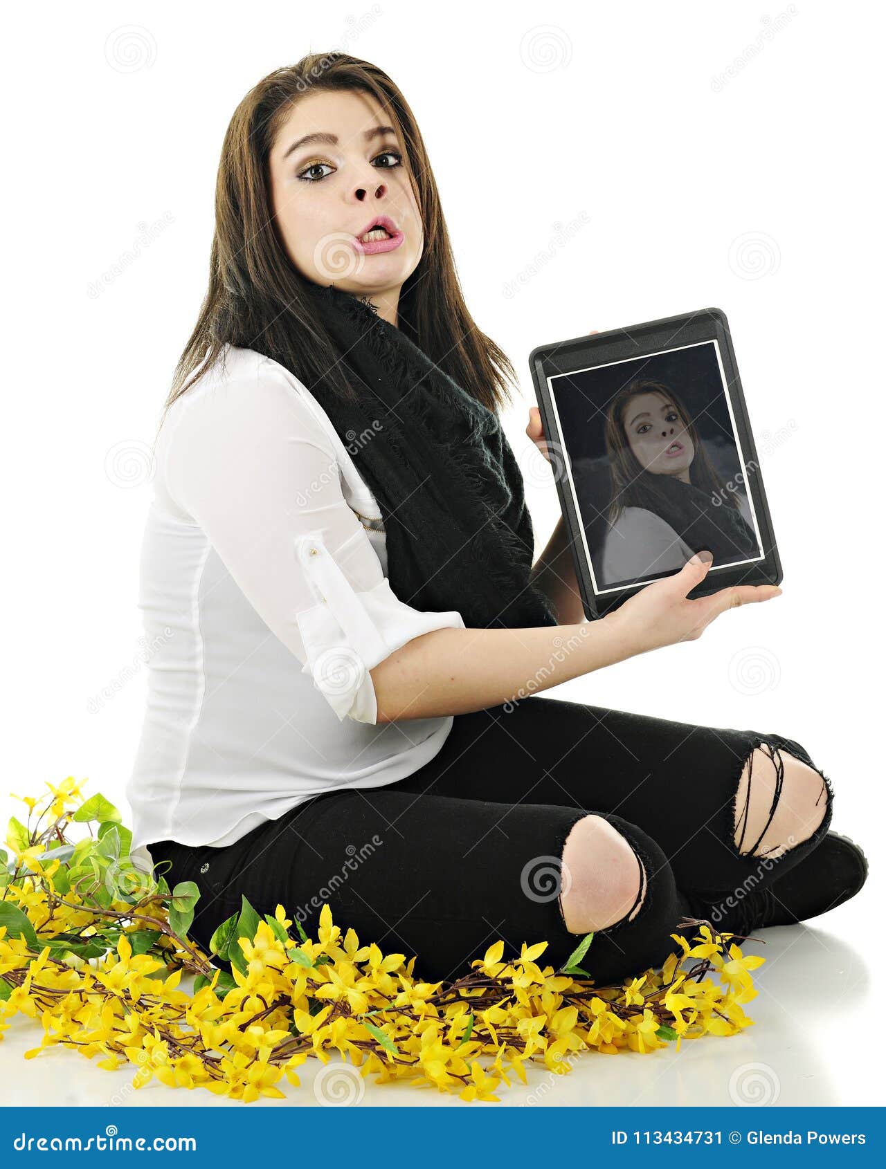 Mostrar Una Torpe-cara Selfie Imagen de archivo - Imagen de adolescente ...