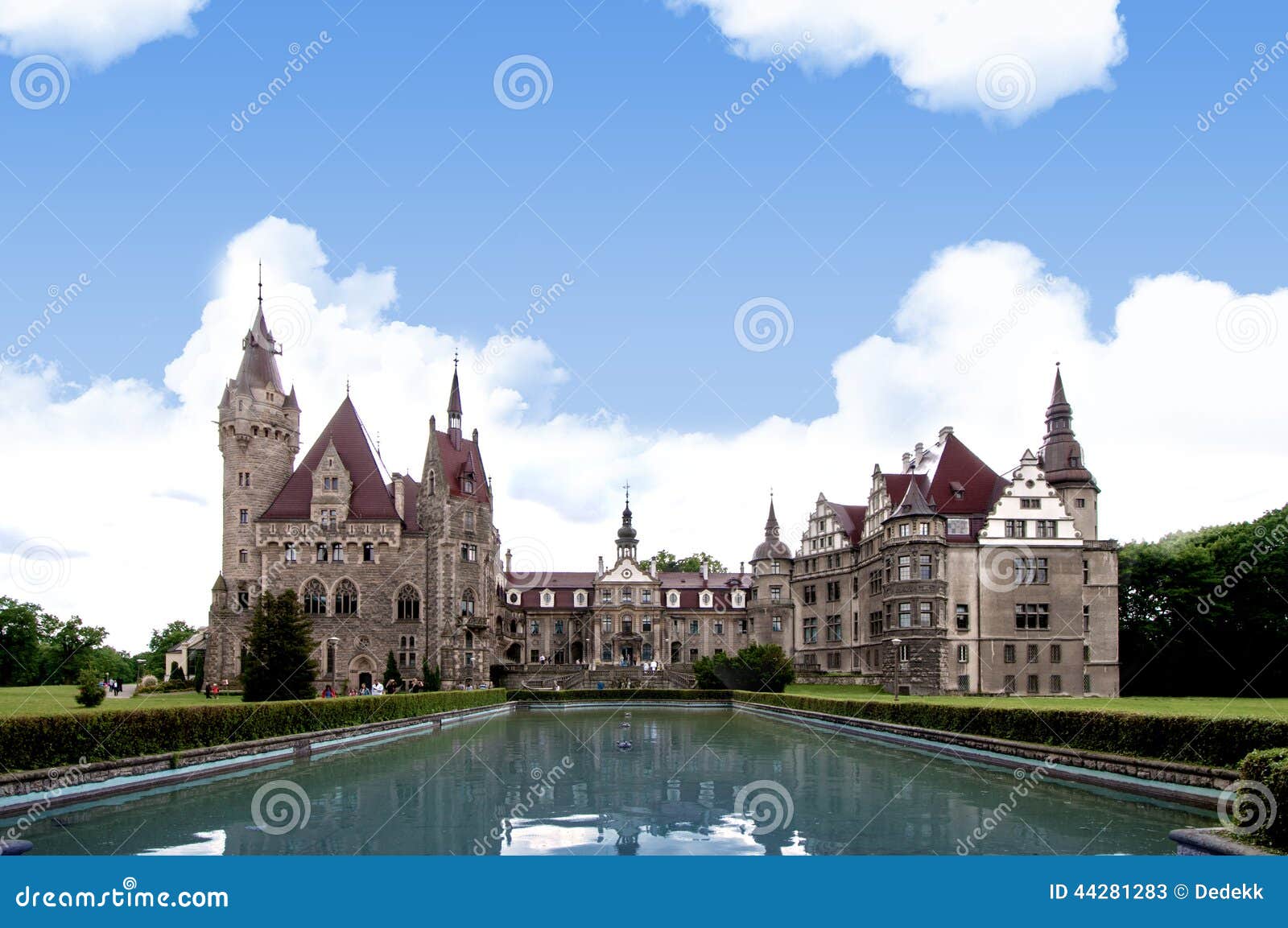 Moszna-Schloss stockbild. Bild von horizontal, grün, fort - 44281283