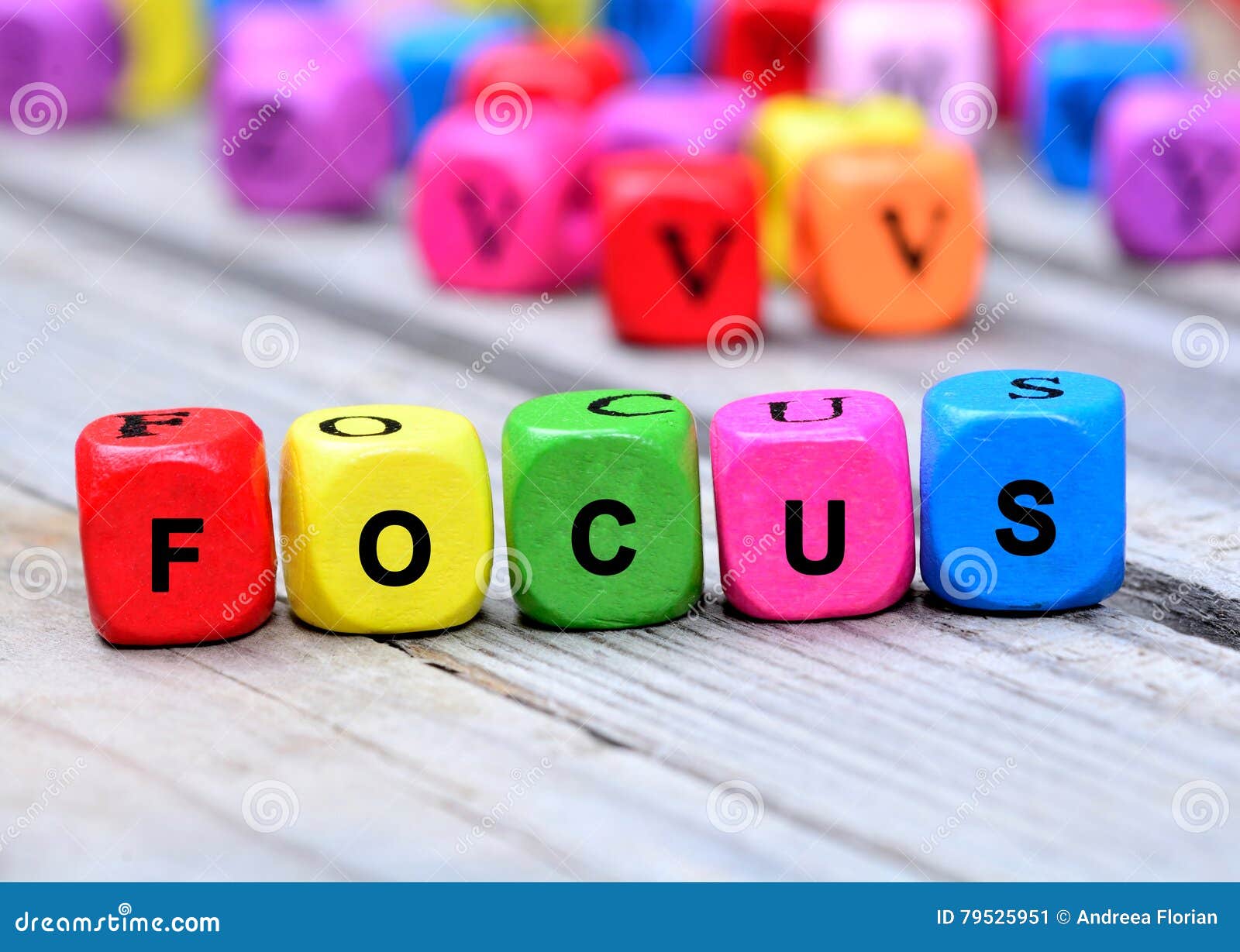 Mot de foyer sur la table image stock. Image du concept - 79525951