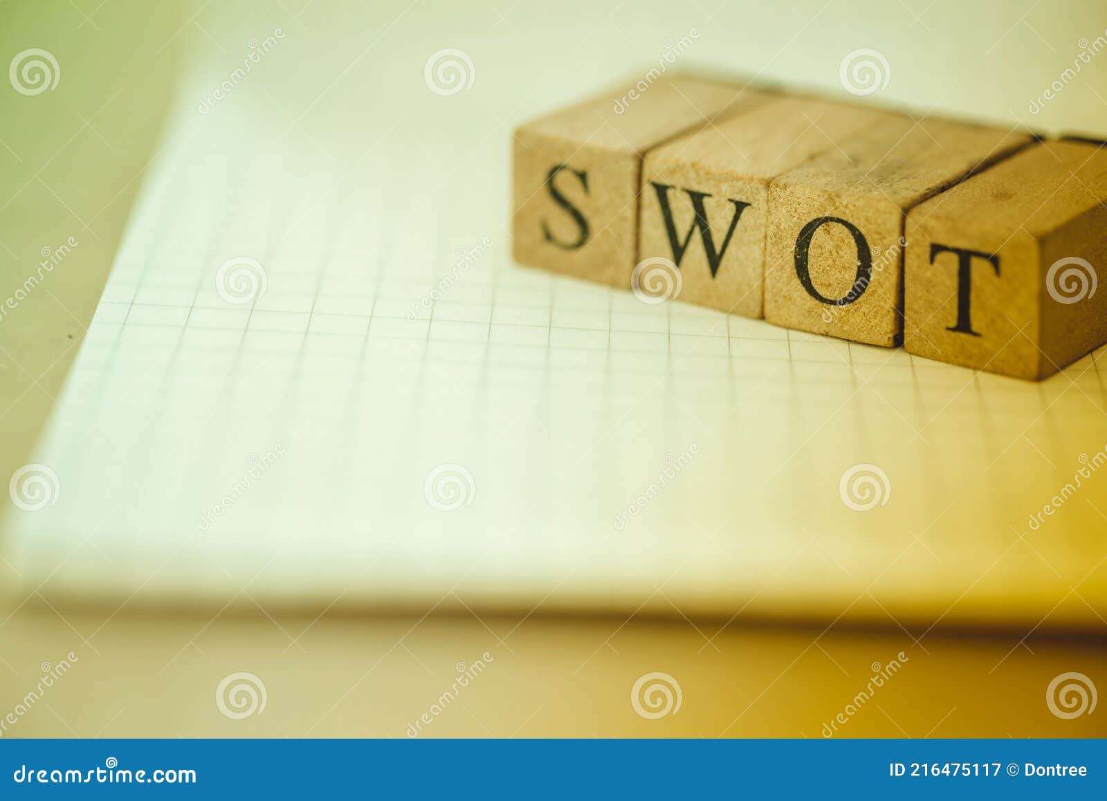 Mot Swot écrit Sur Un Bloc De Bois Placé Sur Un Ordinateur Portable ... Mot Swot écrit Sur Un Bloc De Bois Placé Sur Un Ordinateur Portable ...
