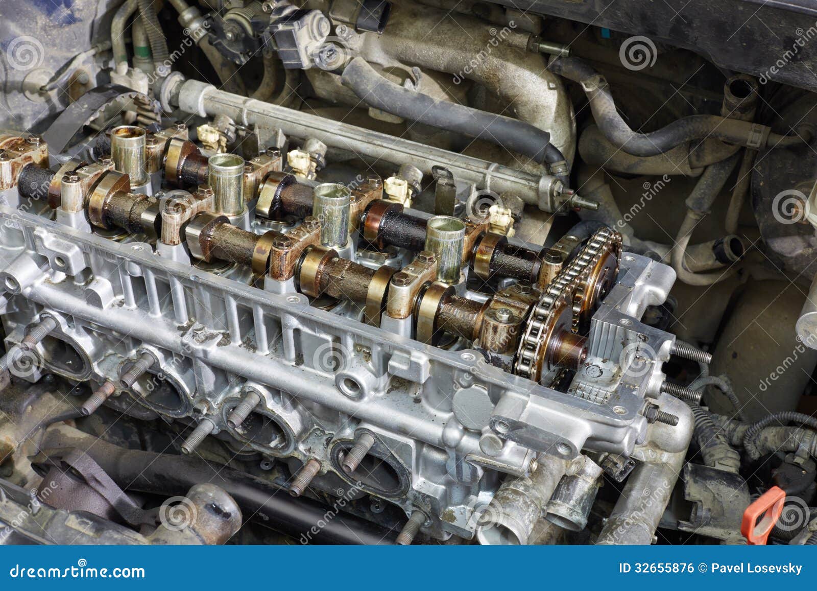 Moteur De Voiture D'essence Photo stock - Image du mécanicien, bras ...