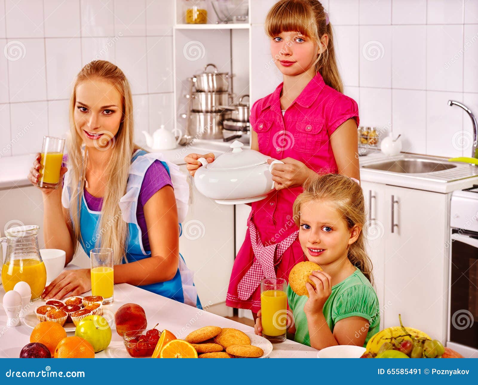 Mother Breakfast with Her Children Stock Image - Image of parent ...