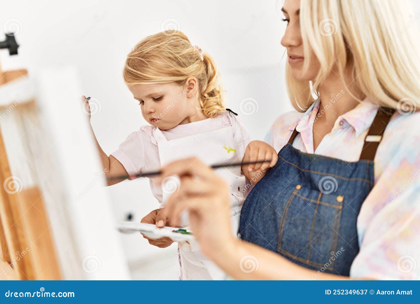 Mother and Daughter Concentrate Drawing at Art Studio Stock Image ...