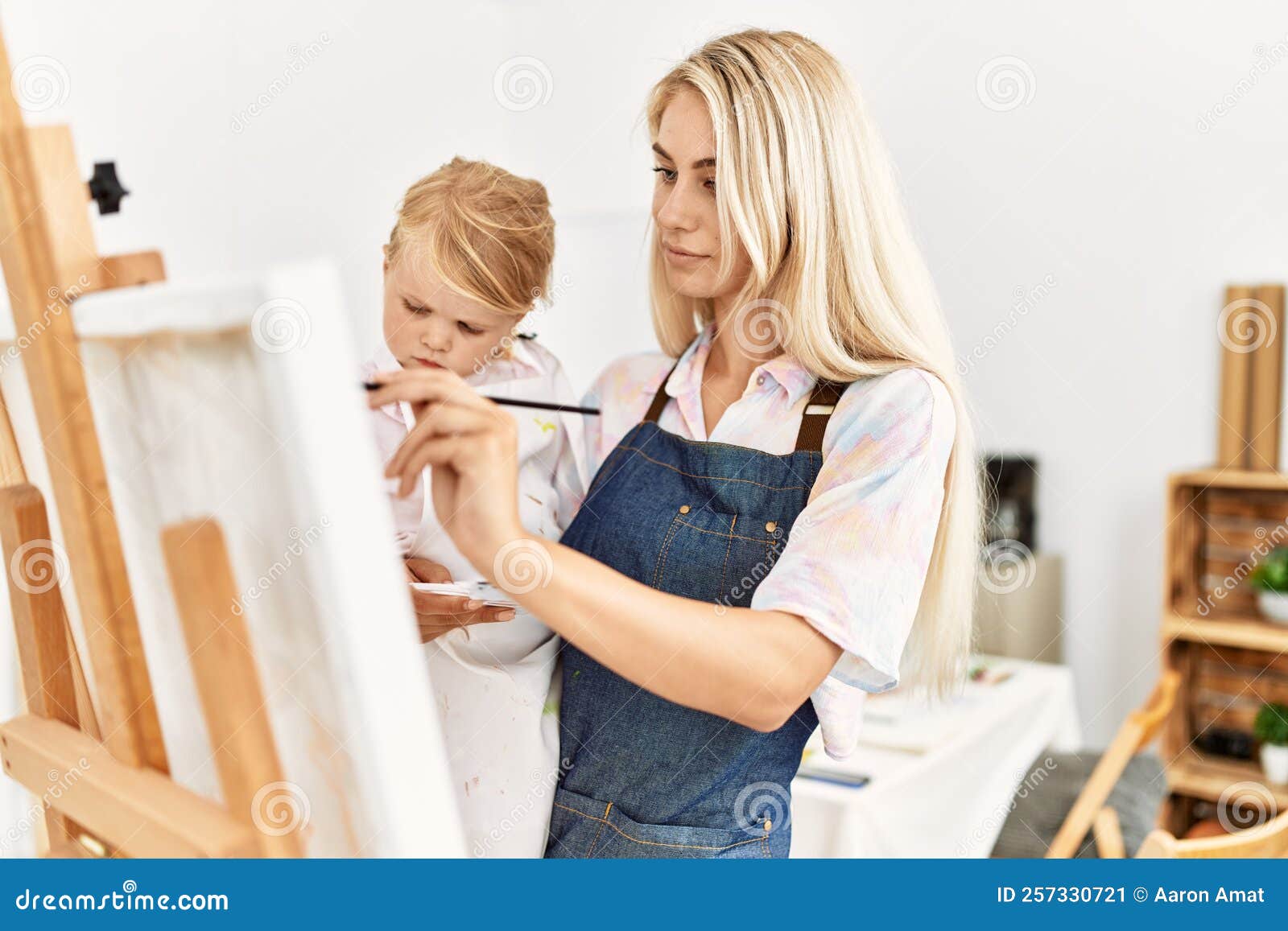 Mother and Daughter Concentrate Drawing at Art Studio Stock Image ...