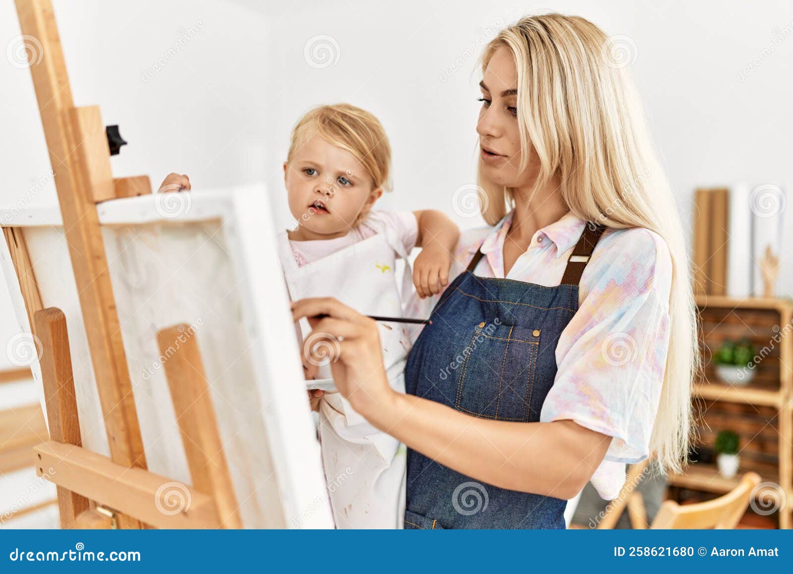 Mother and Daughter Concentrate Drawing at Art Studio Stock Photo ...