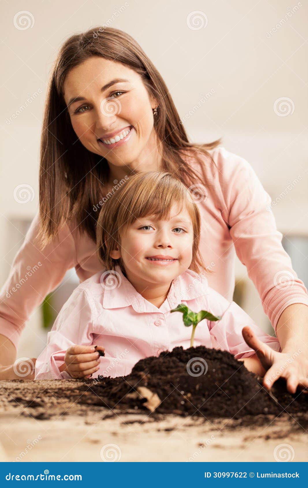 Mother and Daughter Planting Stock Photo - Image of girl, leaf: 30997622