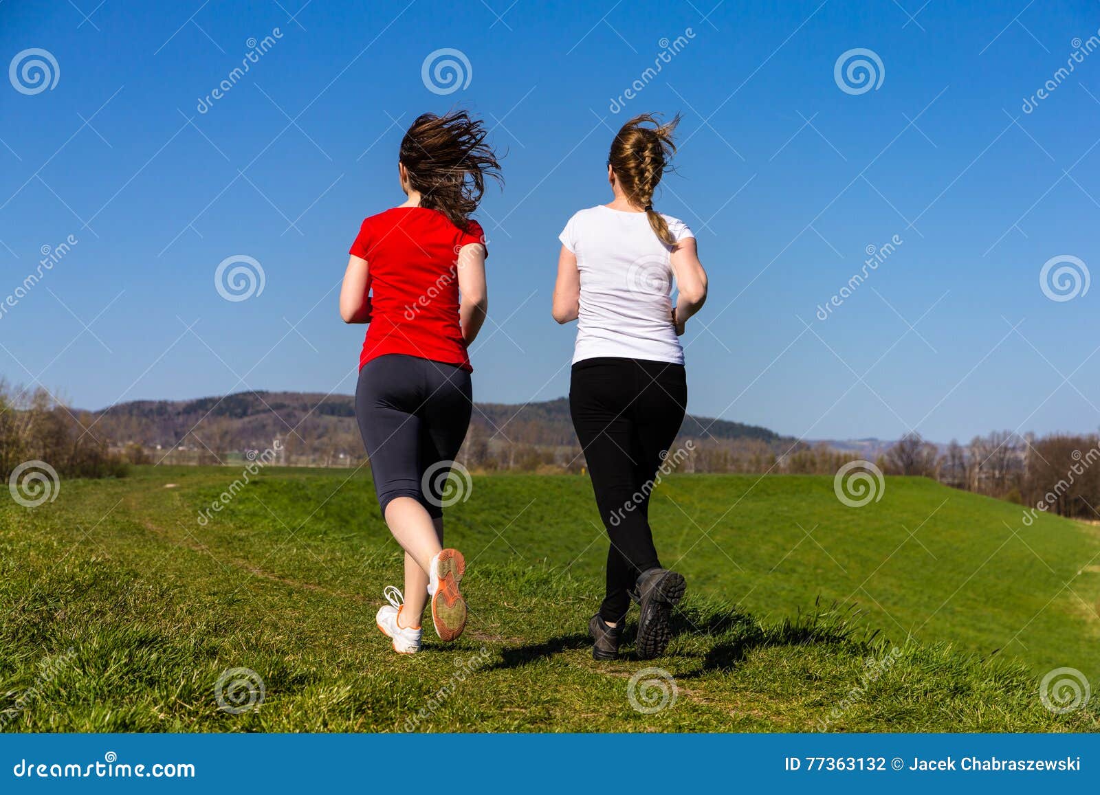 Mother and Daughter Running Stock Photo - Image of grass, fitness: 77363132