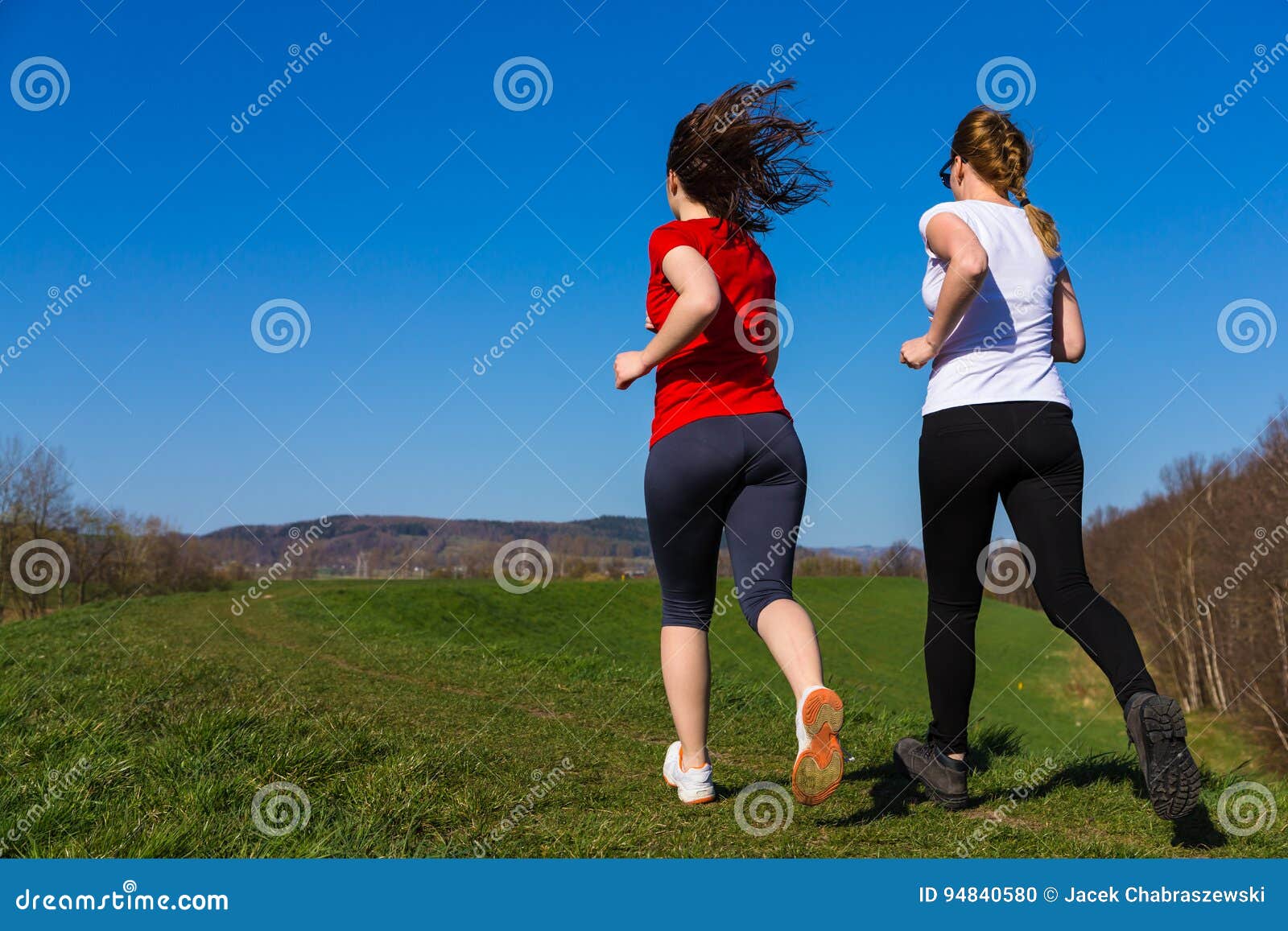 Mother and Daughter Running Stock Photo - Image of jumping, happy: 94840580