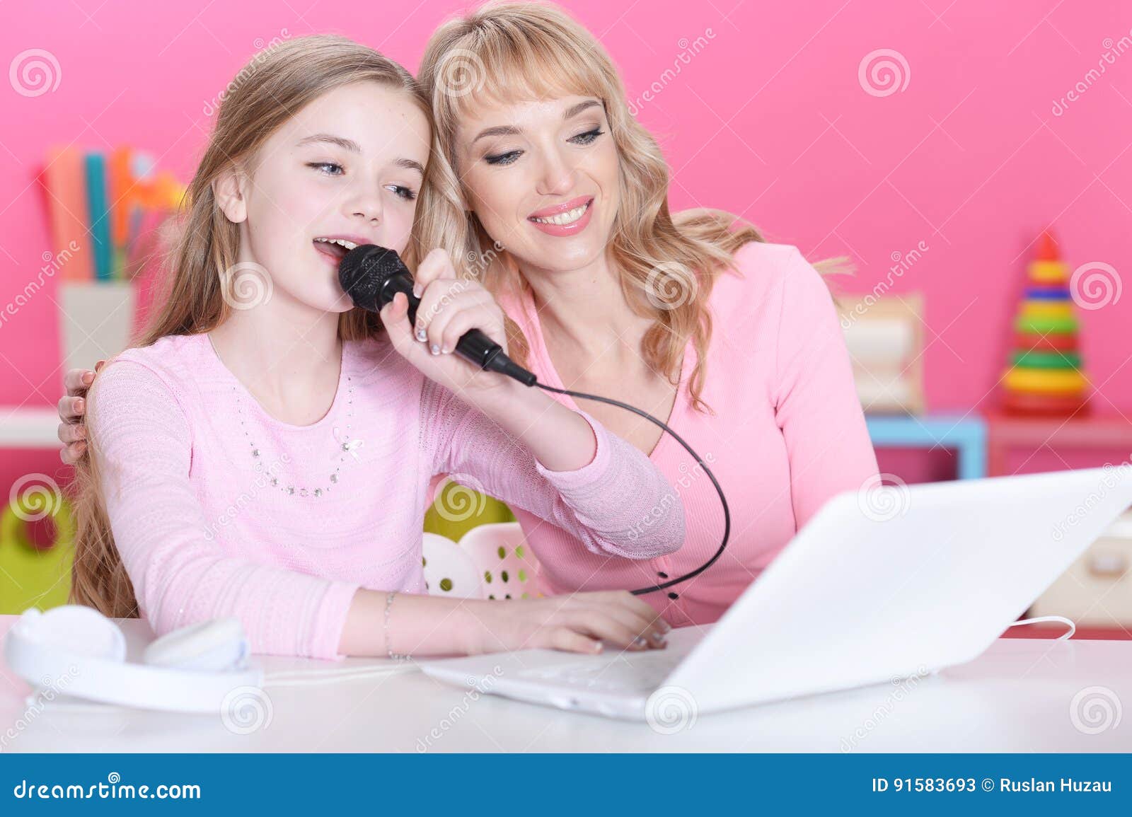 Mother and daughter sing stock image. Image of laptop - 91583693