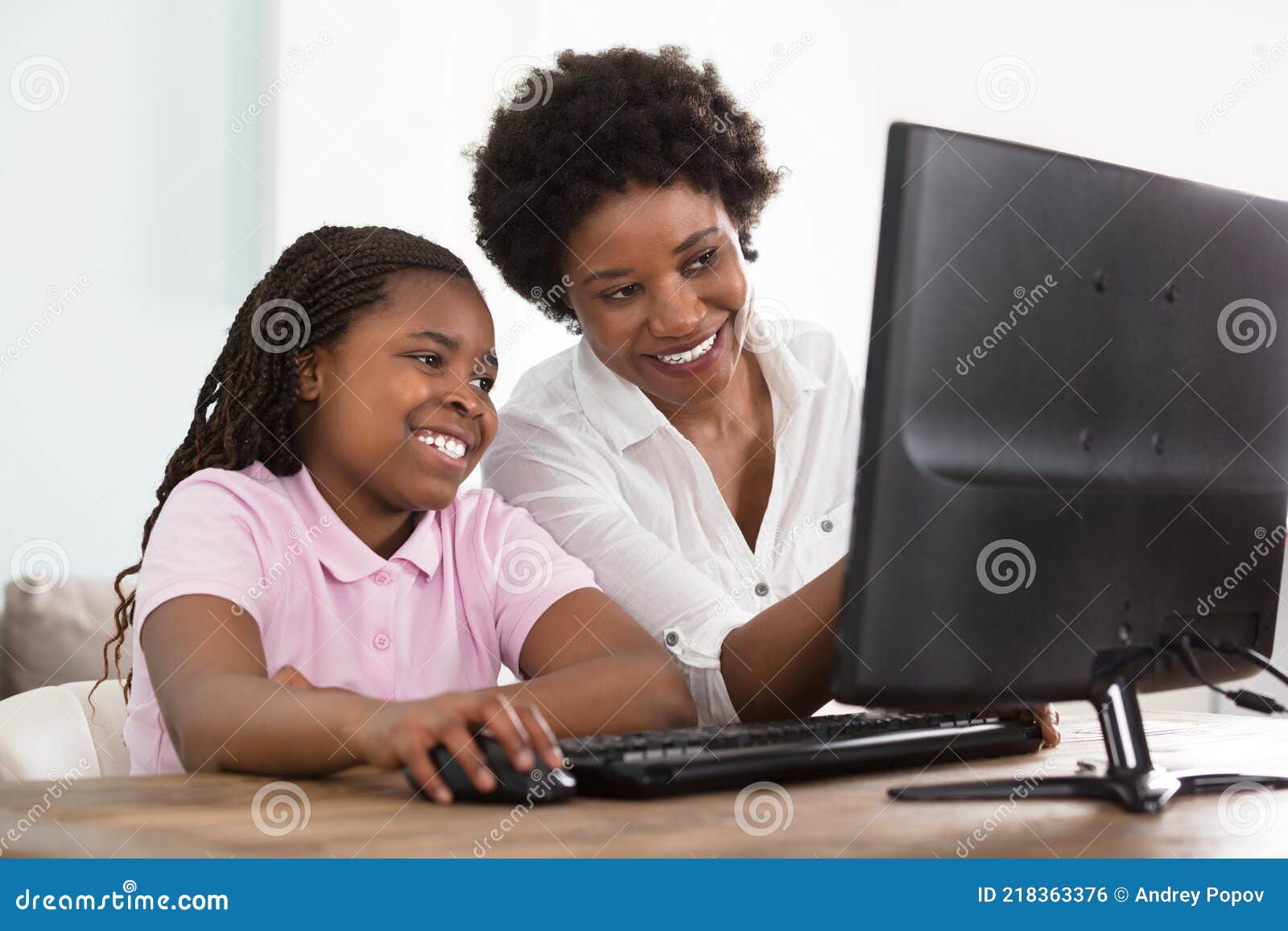 Mother and Daughter Using Computer Stock Photo - Image of indoor, learn ...