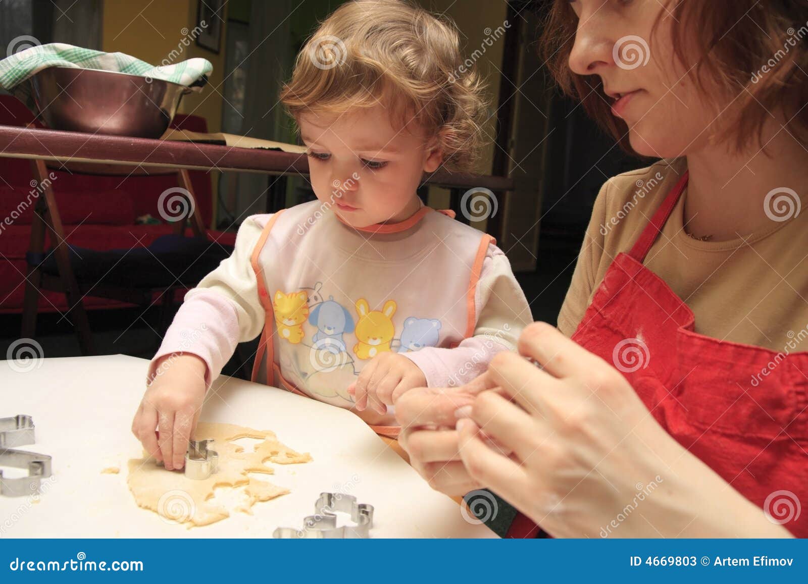 Mother s little helper stock image. Image of food, chef - 4669803