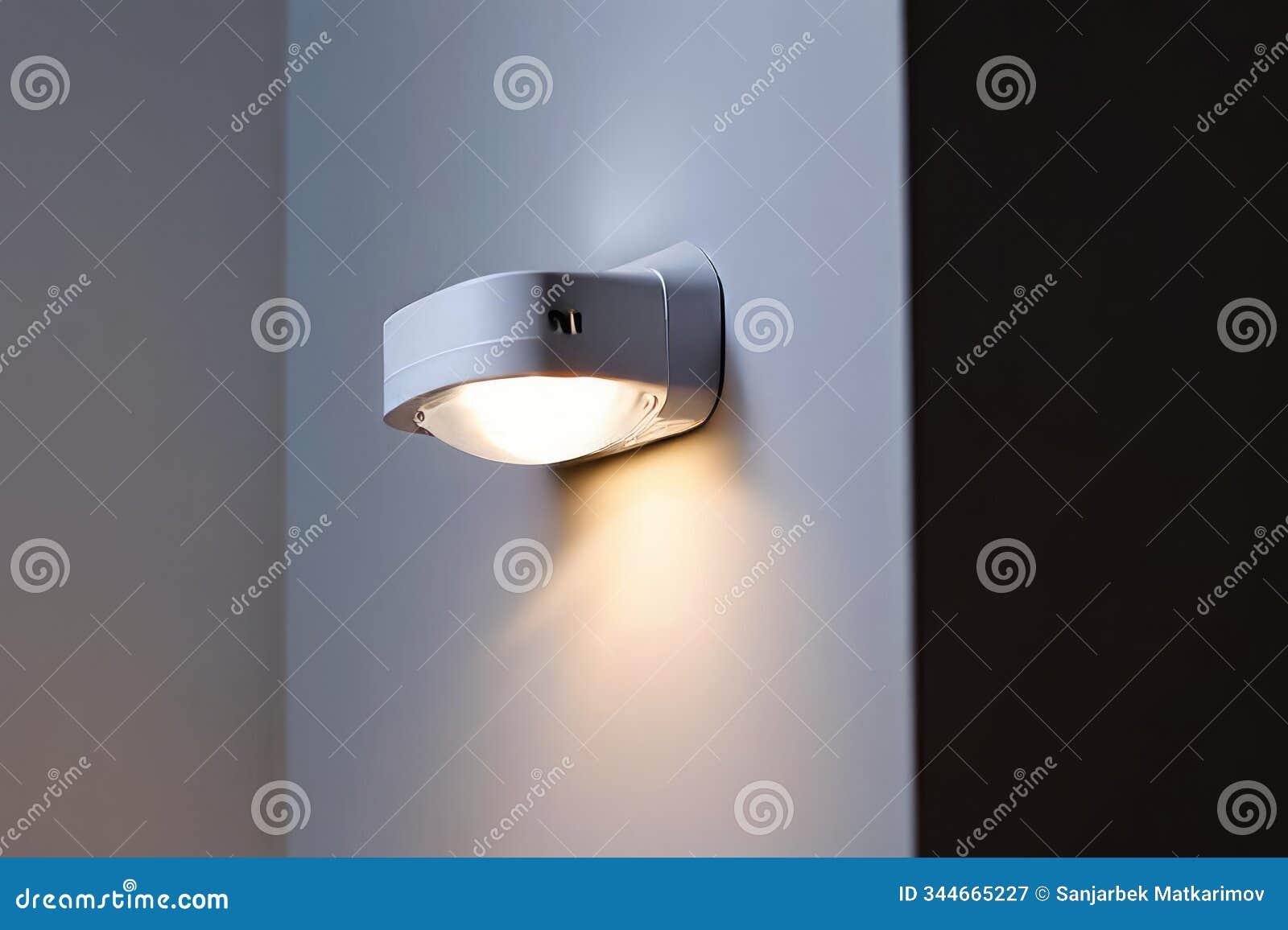 Activating Light Bulb Icon Vector Illustration | CartoonDealer.com #346937470