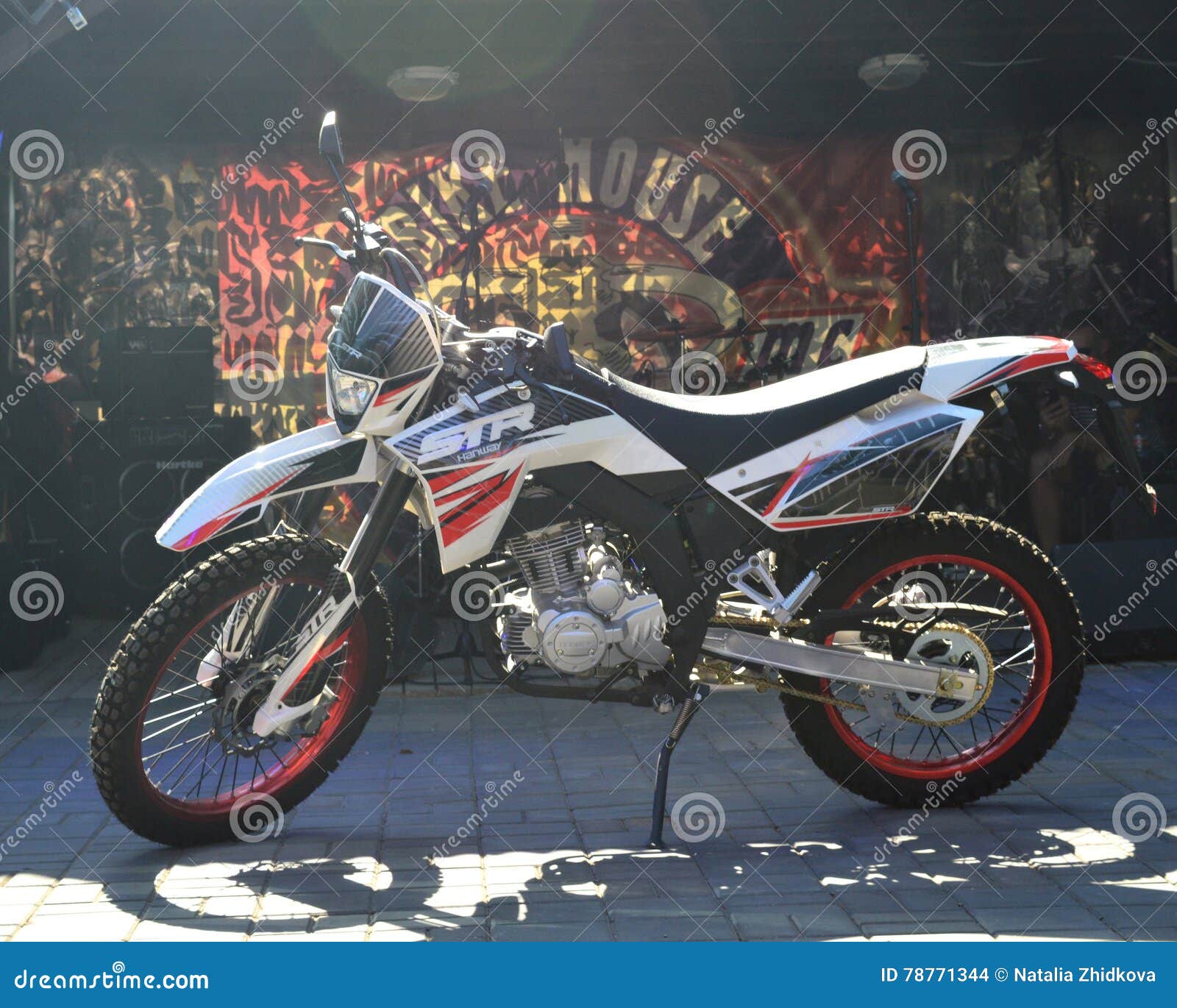 Moto De Motard Style Enduro Image stock éditorial - Image du signaux ...