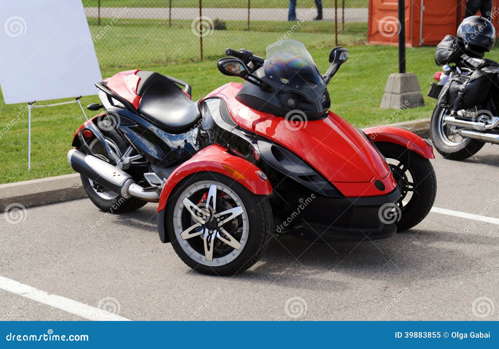 Moto De Roue Du Rouge Trois Image stock - Image du vitesse, trois: 39883855