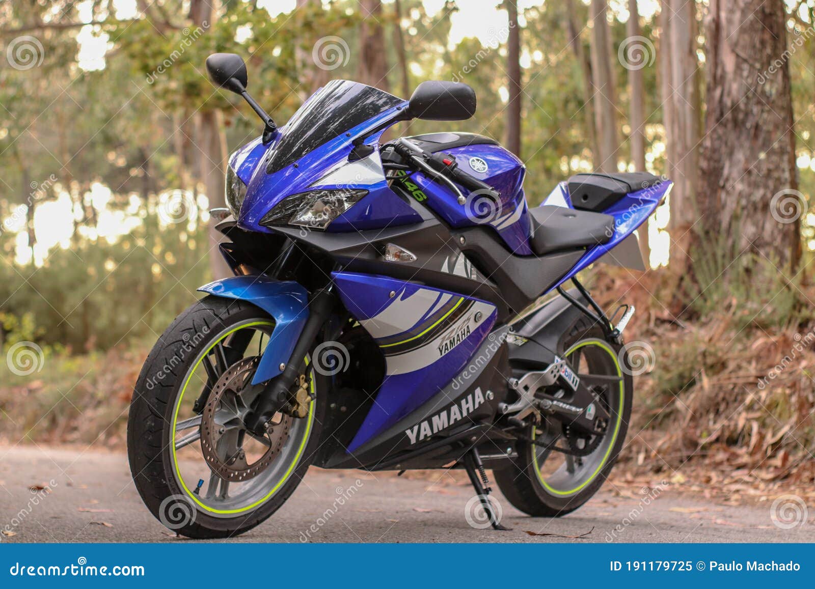 Moto yamaha azul 125 cc imagem editorial. Imagem de motocicleta - 191179725