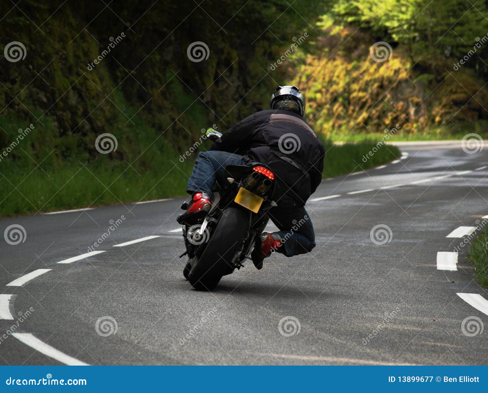 Motocicletta immagine stock. Immagine di motociclo, strada - 13899677