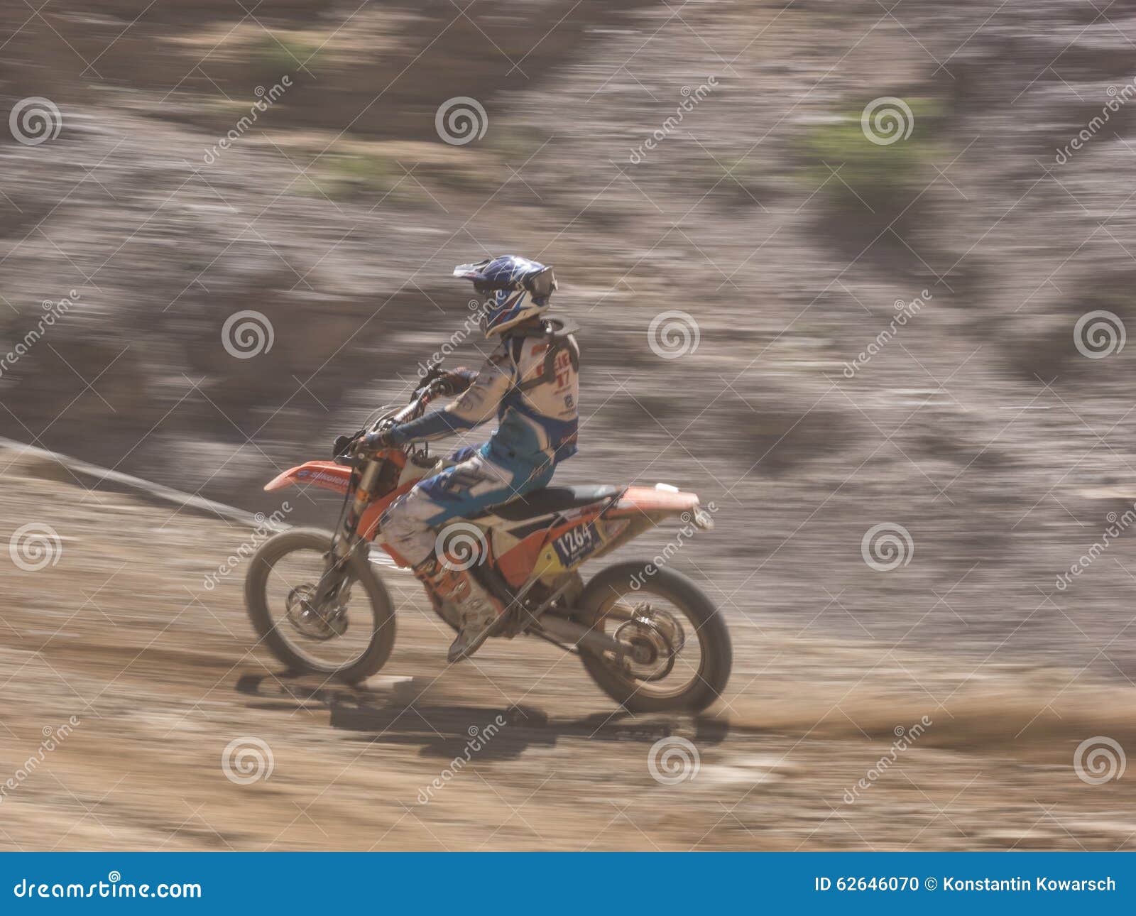 Motocicletta Che Guida in Salita Immagine Editoriale - Immagine di ...