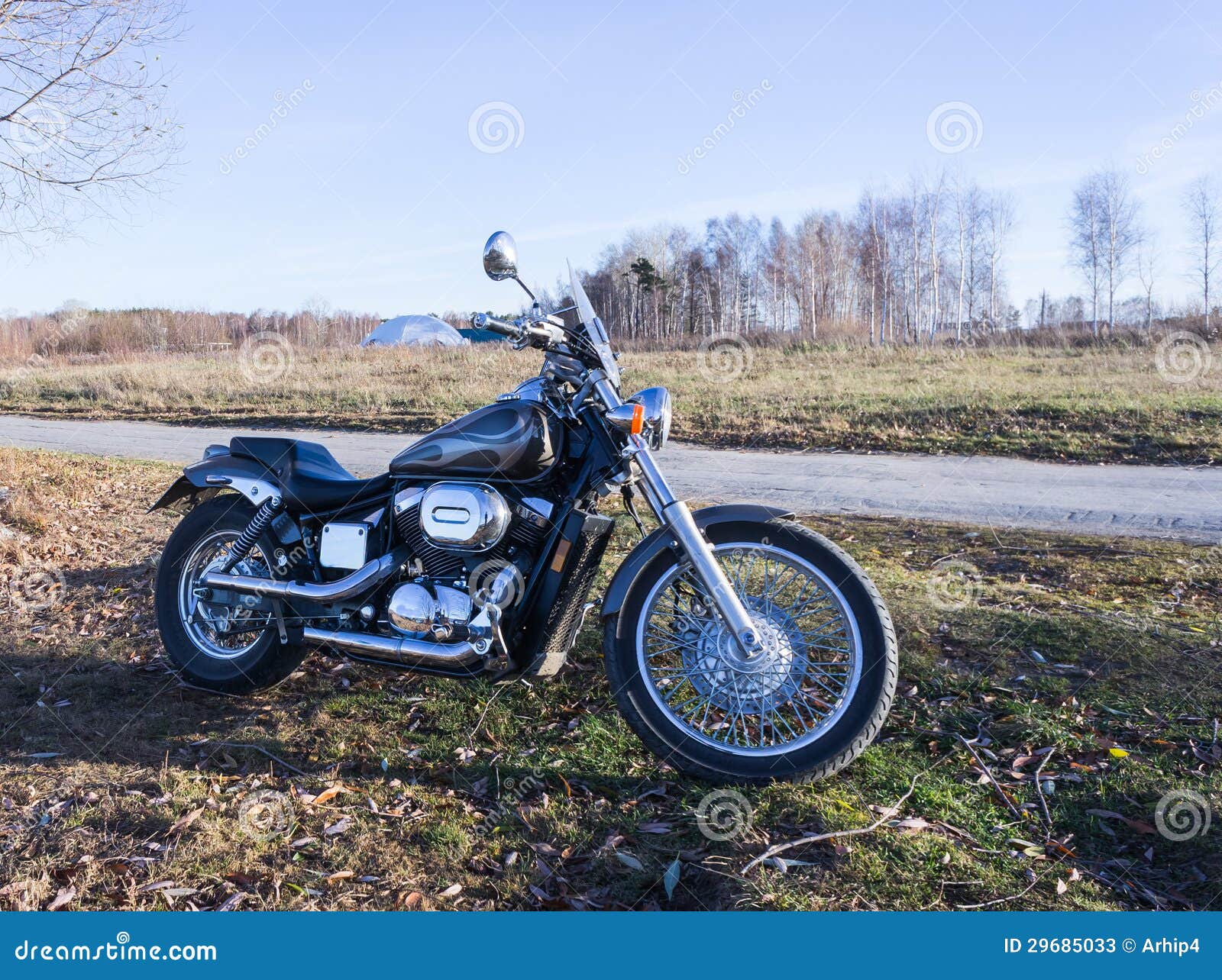 Motocicletta Su Un Paesaggio Immagine Stock - Immagine di urbano ...