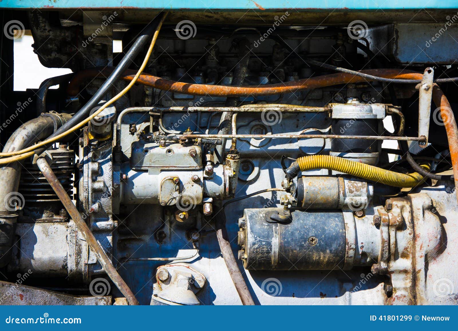 Motor av en gammal traktor fotografering för bildbyråer. Bild av ...