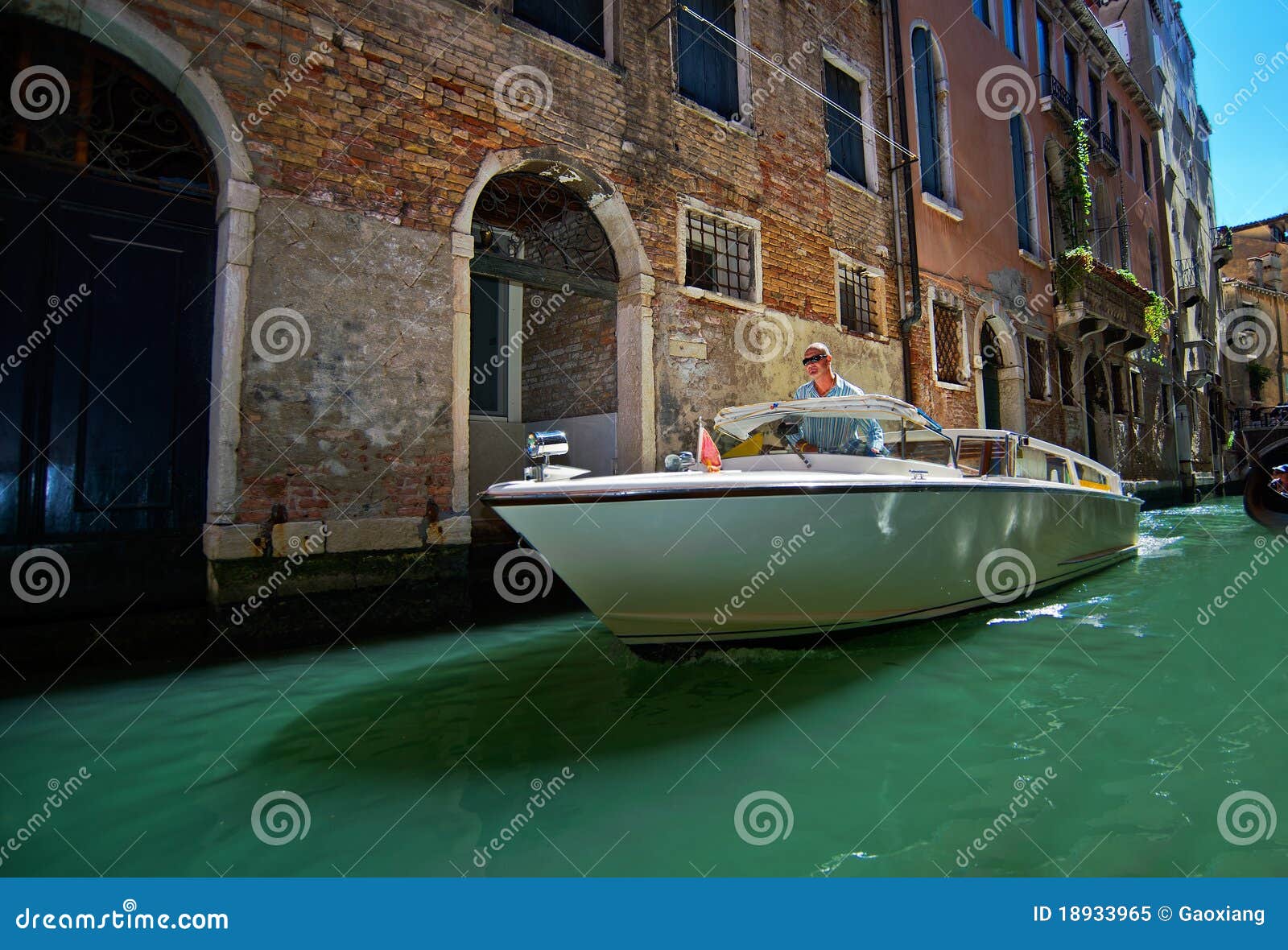 A motor boat editorial image. Image of navigate, river - 18933965