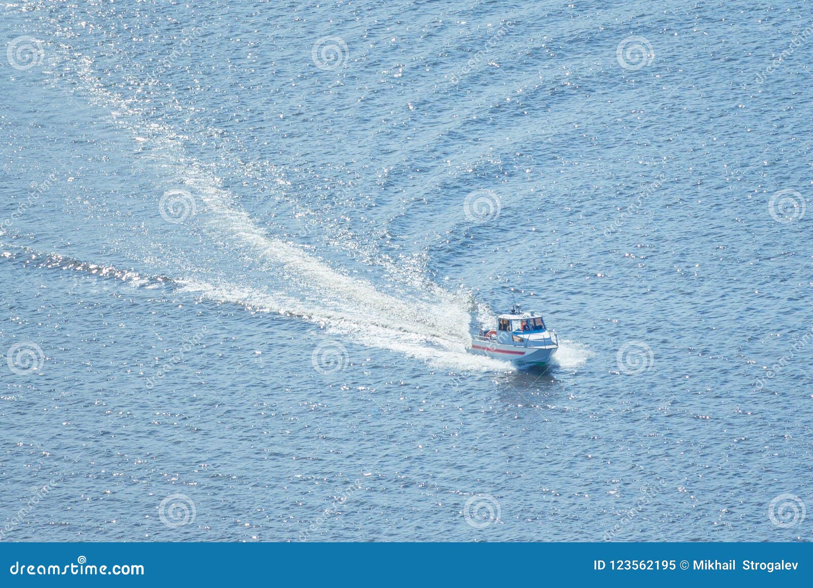 Boat moves on the water stock image. Image of motion - 123562195