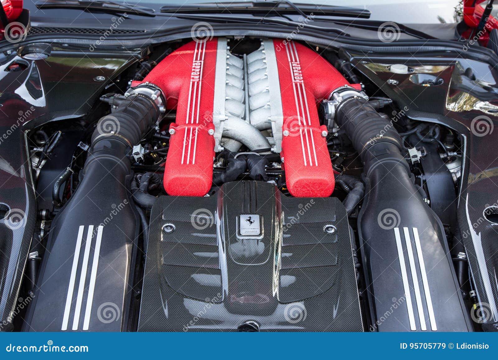Motor de Ferrari imagen de archivo editorial. Imagen de coches - 95705779