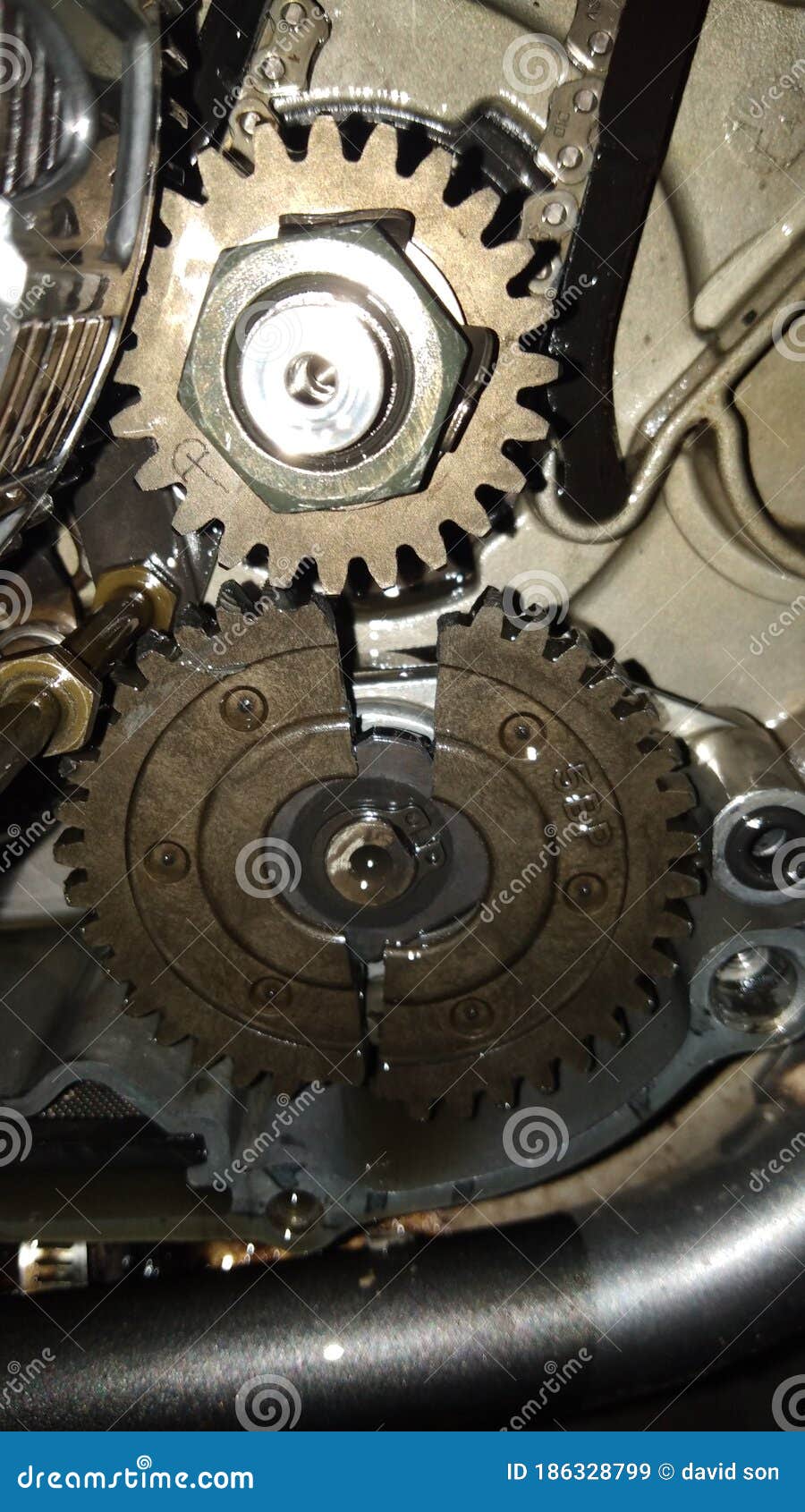 Motor quebrado imagem de stock. Imagem de raio, pneu - 186328799