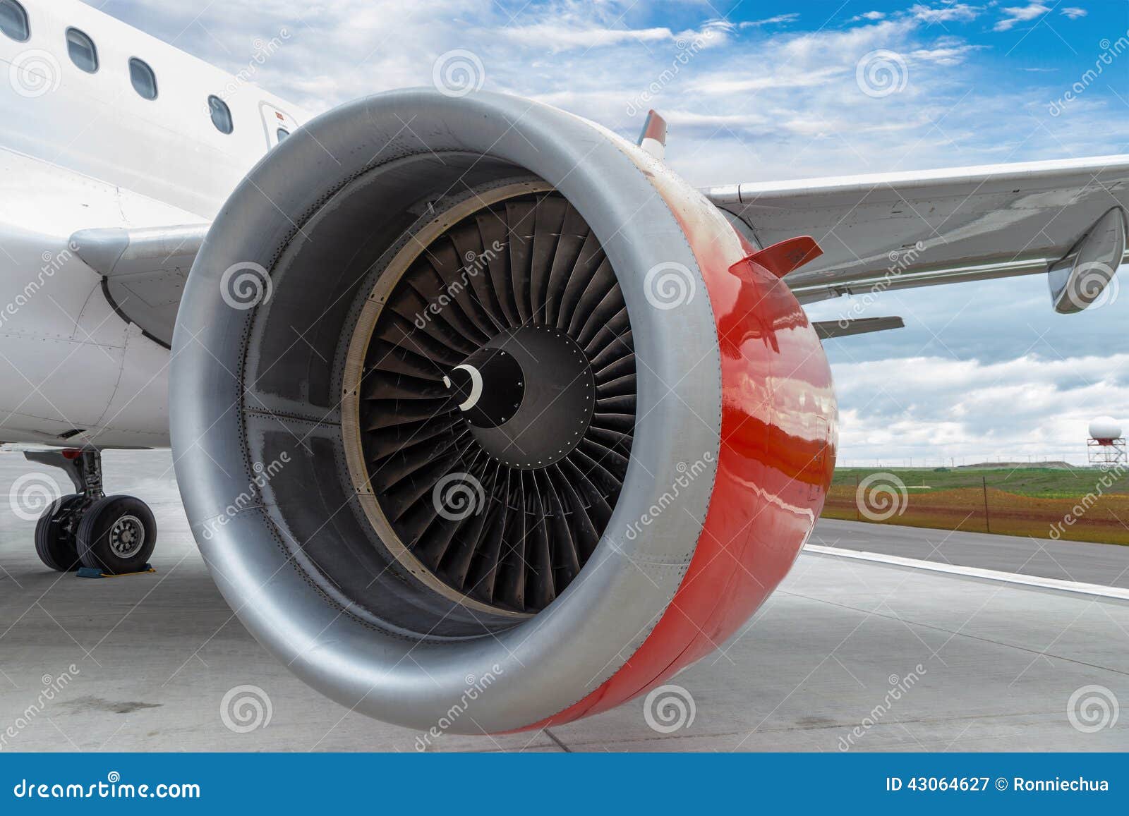 Motor Rojo De Un Avión Comercial Imagen de archivo - Imagen de vuelo ...